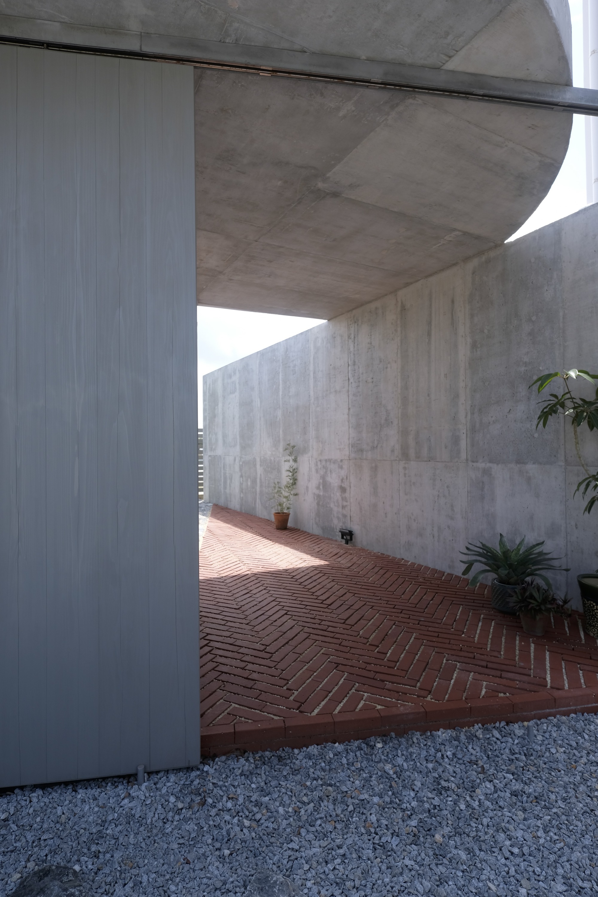 Galeria de Extensão de Ateliê em Tomigusuku / Studio Cochi Architects - 10