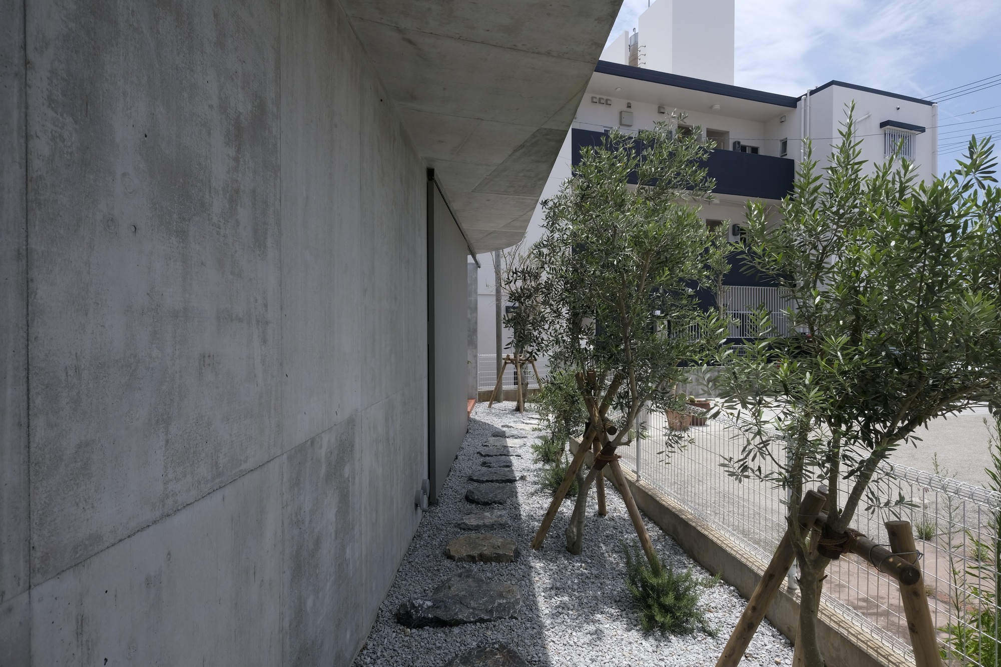 Galería de Extensión de atelier Tomigusuku / Studio Cochi Architects - 15