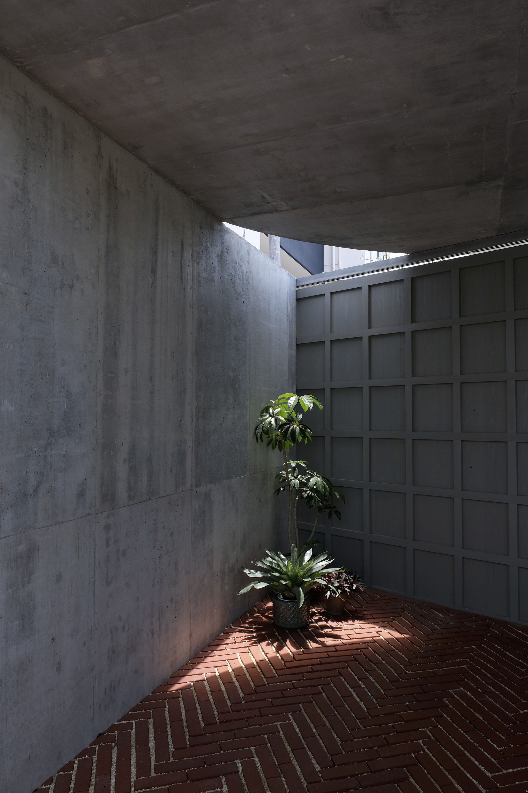 Galeria de Extensão de Ateliê em Tomigusuku / Studio Cochi Architects - 13