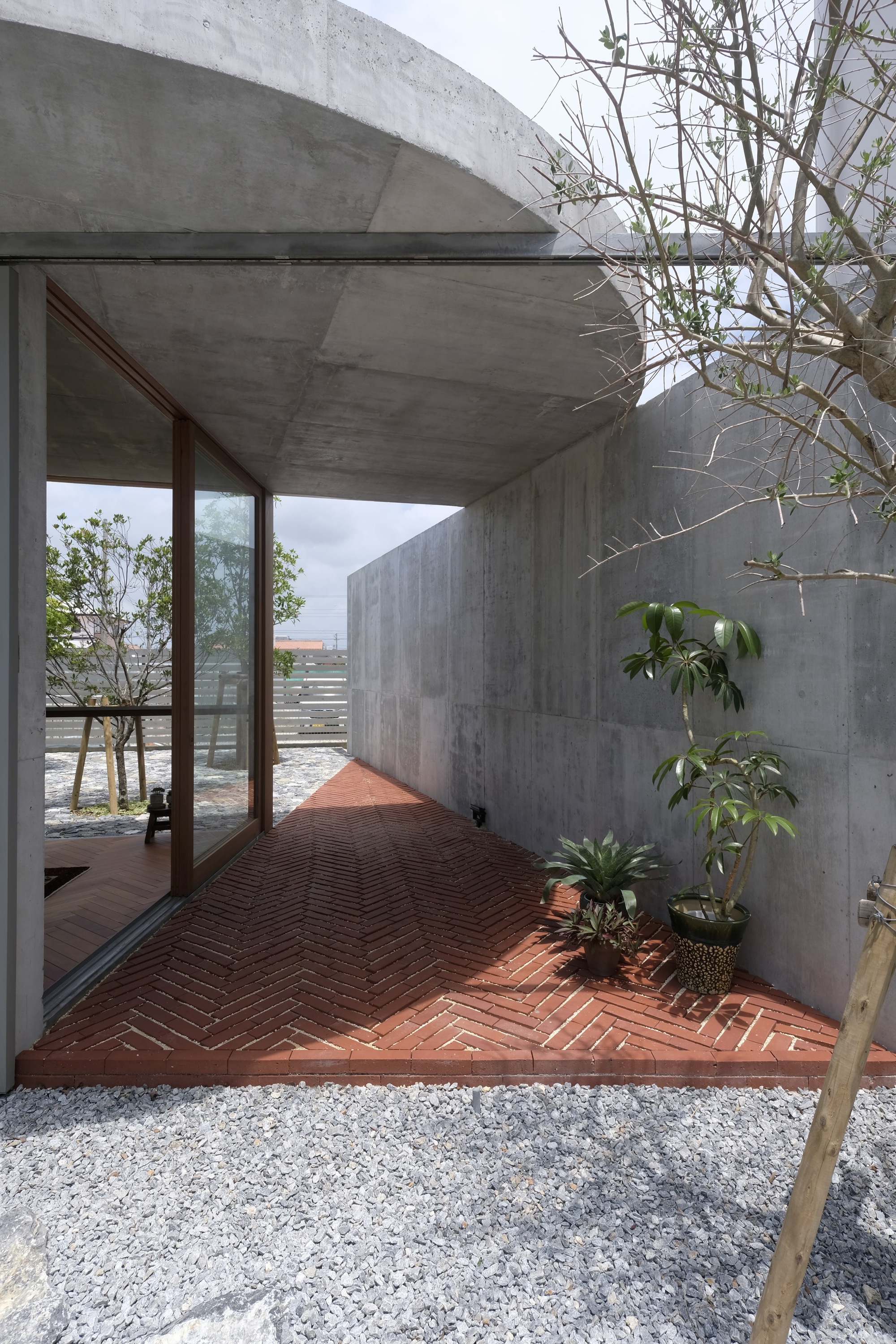 Galería de Extensión de atelier Tomigusuku / Studio Cochi Architects - 5