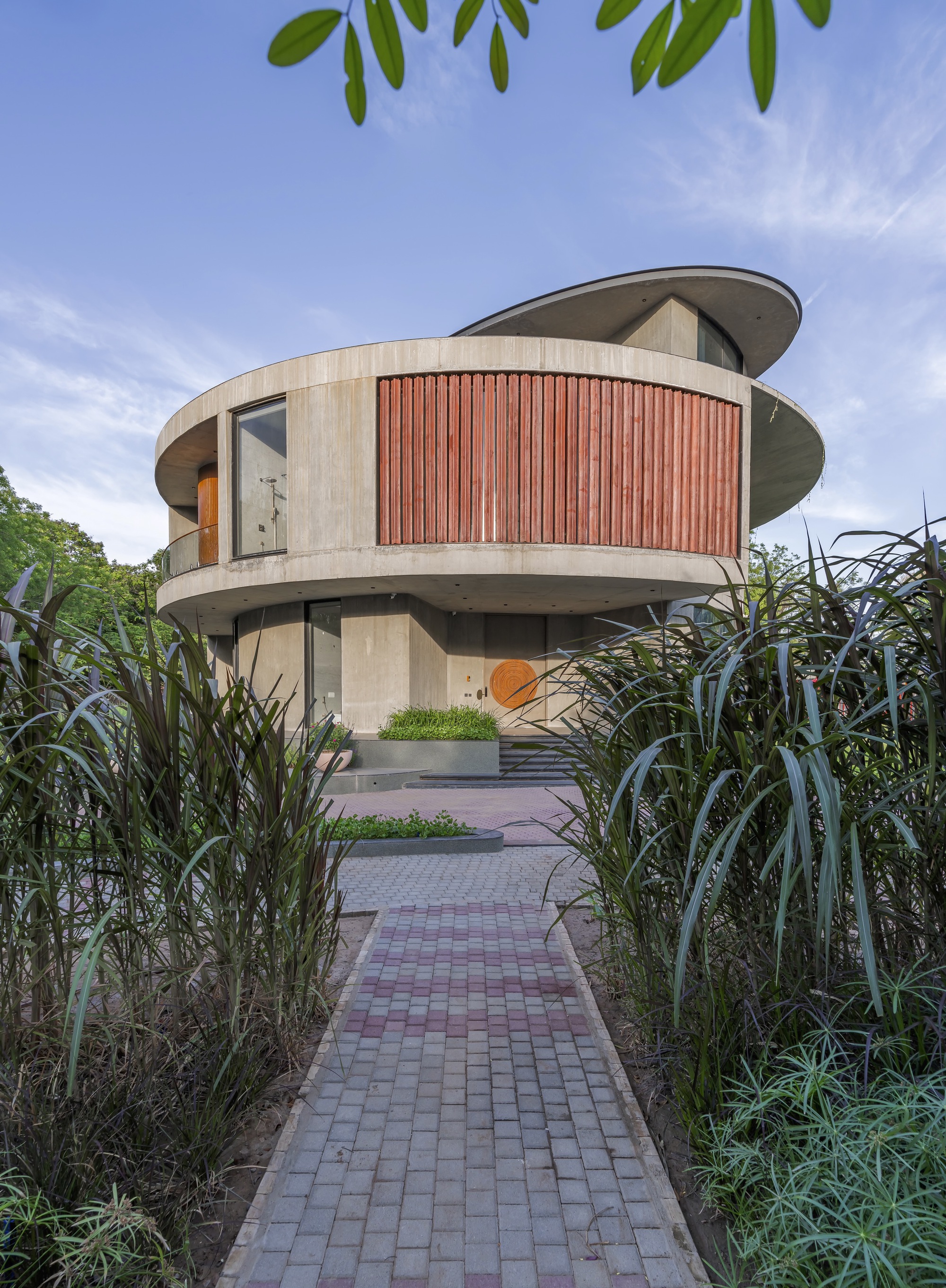 Gallery of Ultimate House / Studio 2+2 - 25