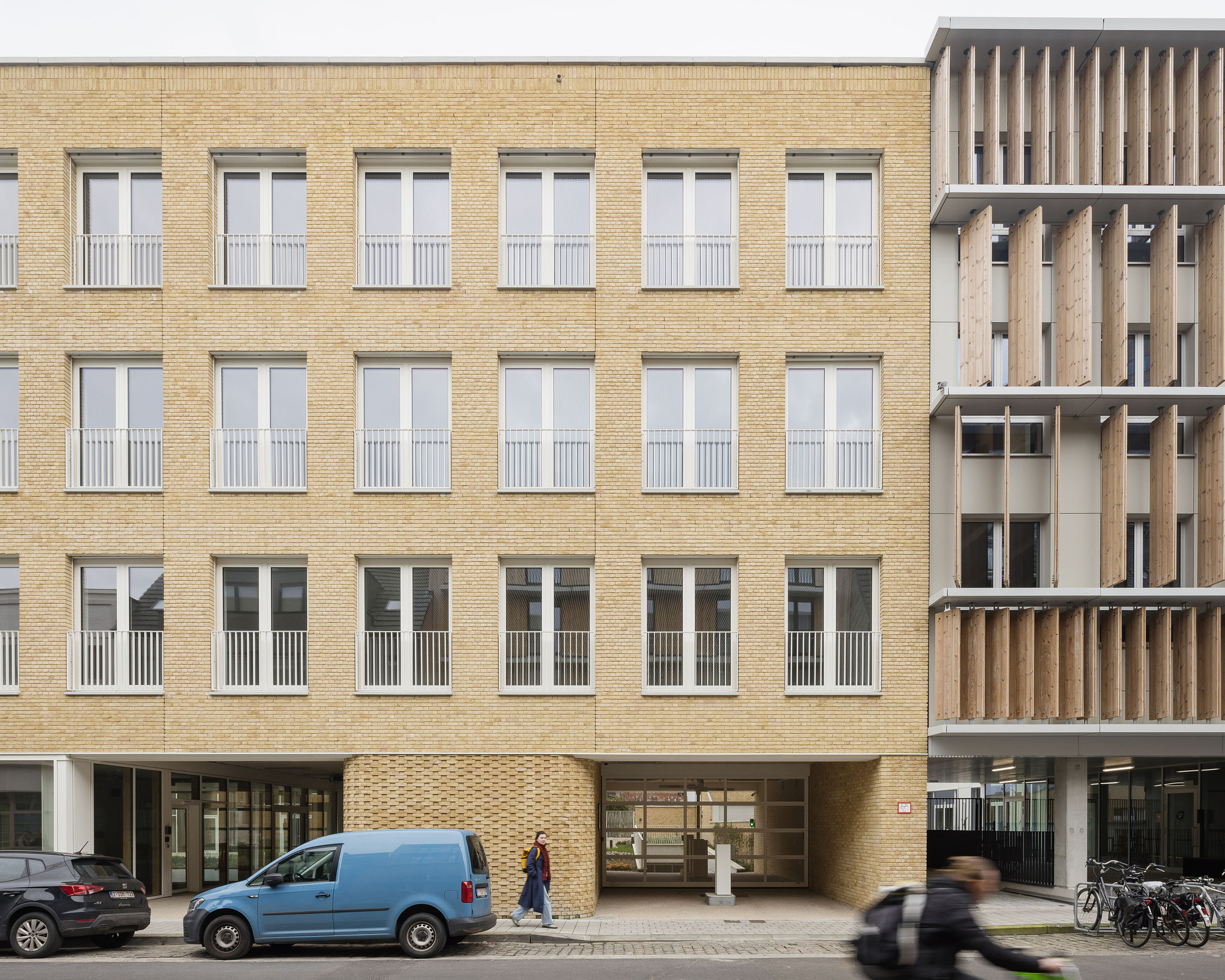 Gallery of De Watergroep Office Building / evr-Architecten - 7