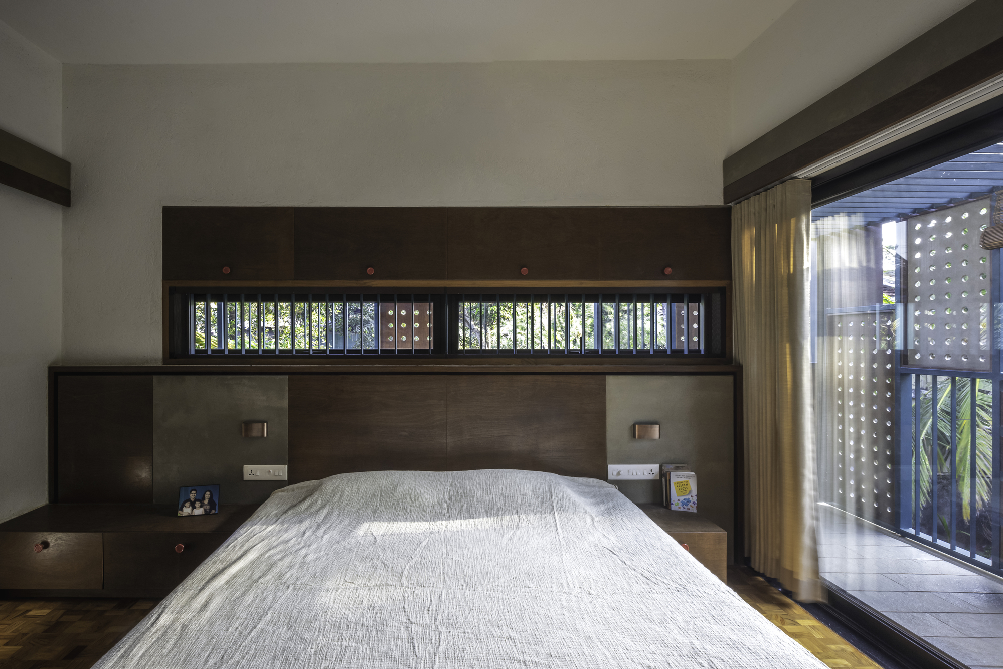 Gallery of Dr. Mukundan House / RGB Architecture Studio - 14