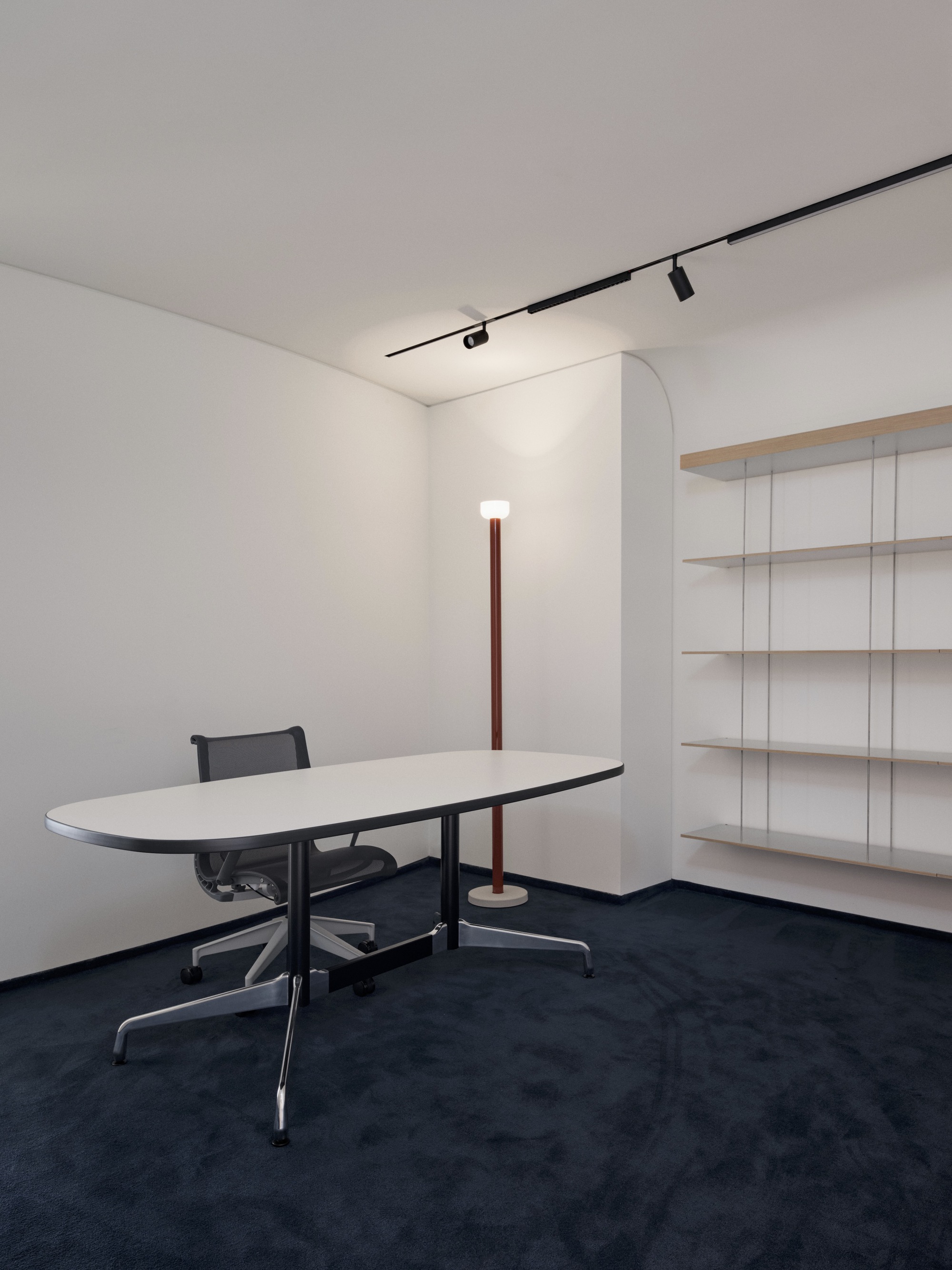 Gallery of Dr. COSMO Design Story Mixed Use Space / Another D Studio - 19