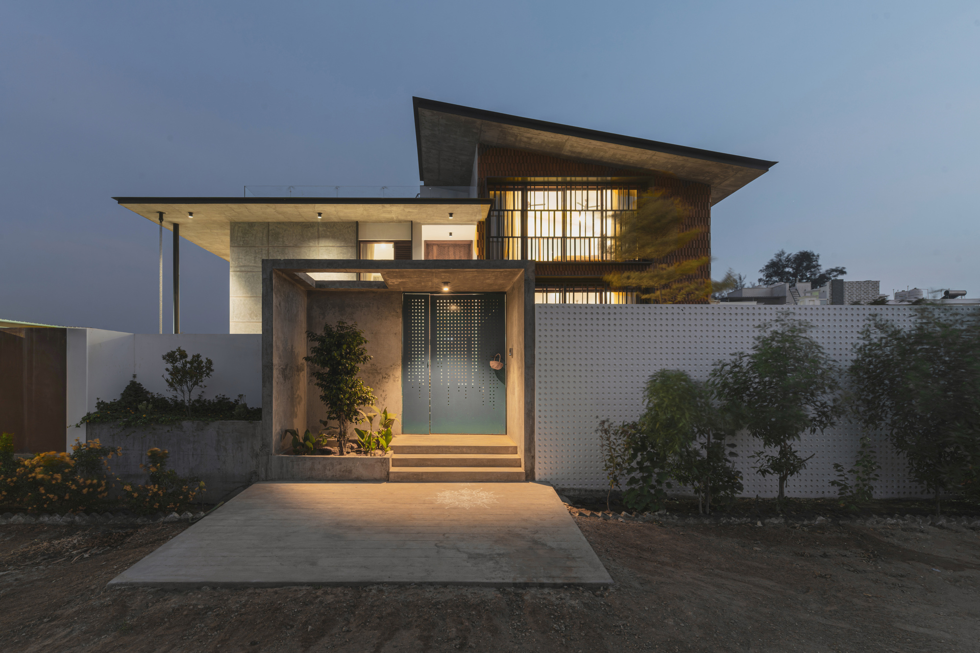 Gallery of A House in the Farm / studio MOB - 17