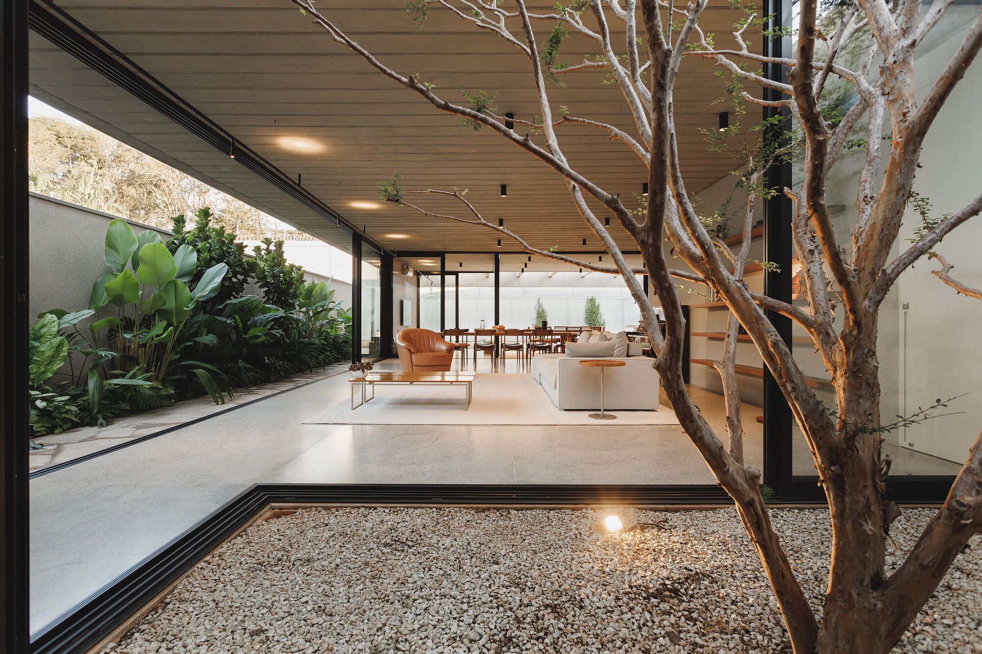 Gallery of Q U A D R O S House / gruta.arquitetos - 3