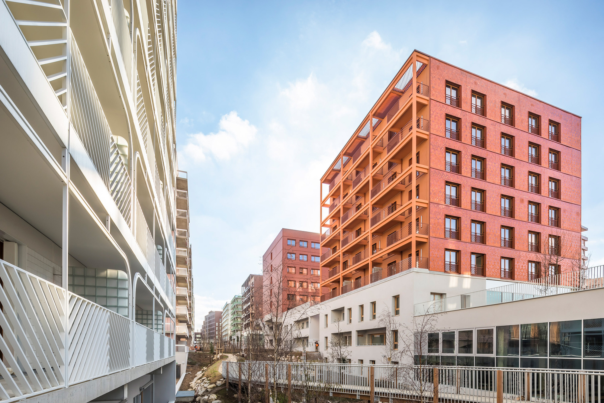 Gallery of The Athlete's Village - Îlot Quinconces Plot 5 Sector D1 ...