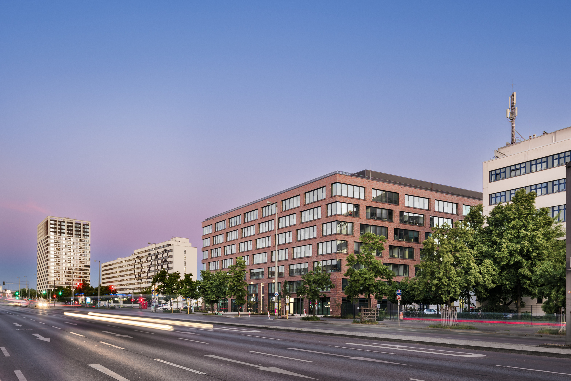 Gallery of Office Building FA 206 / Tchoban Voss Architekten - 8