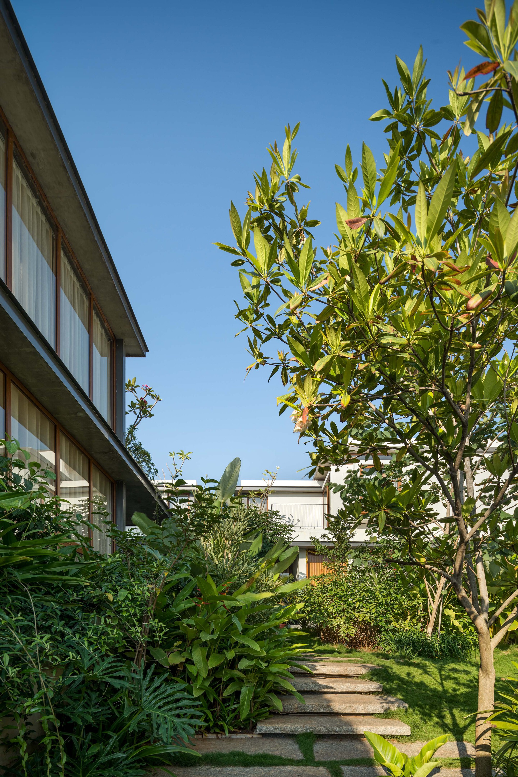 Gallery of Geleyara Goodu House / Avani Mudra Design - 8