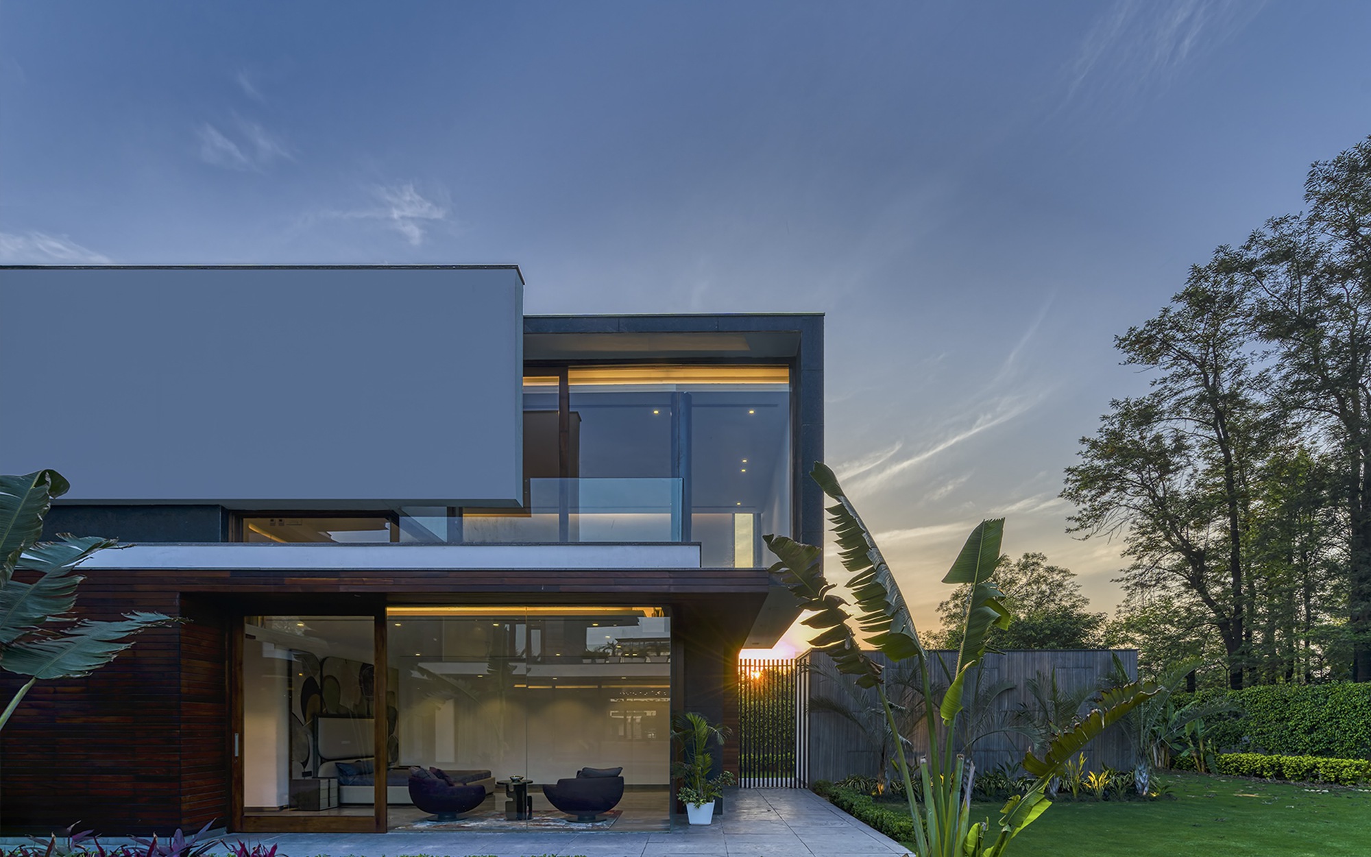 Gallery of Folded Wall House / DADA Partners - 9