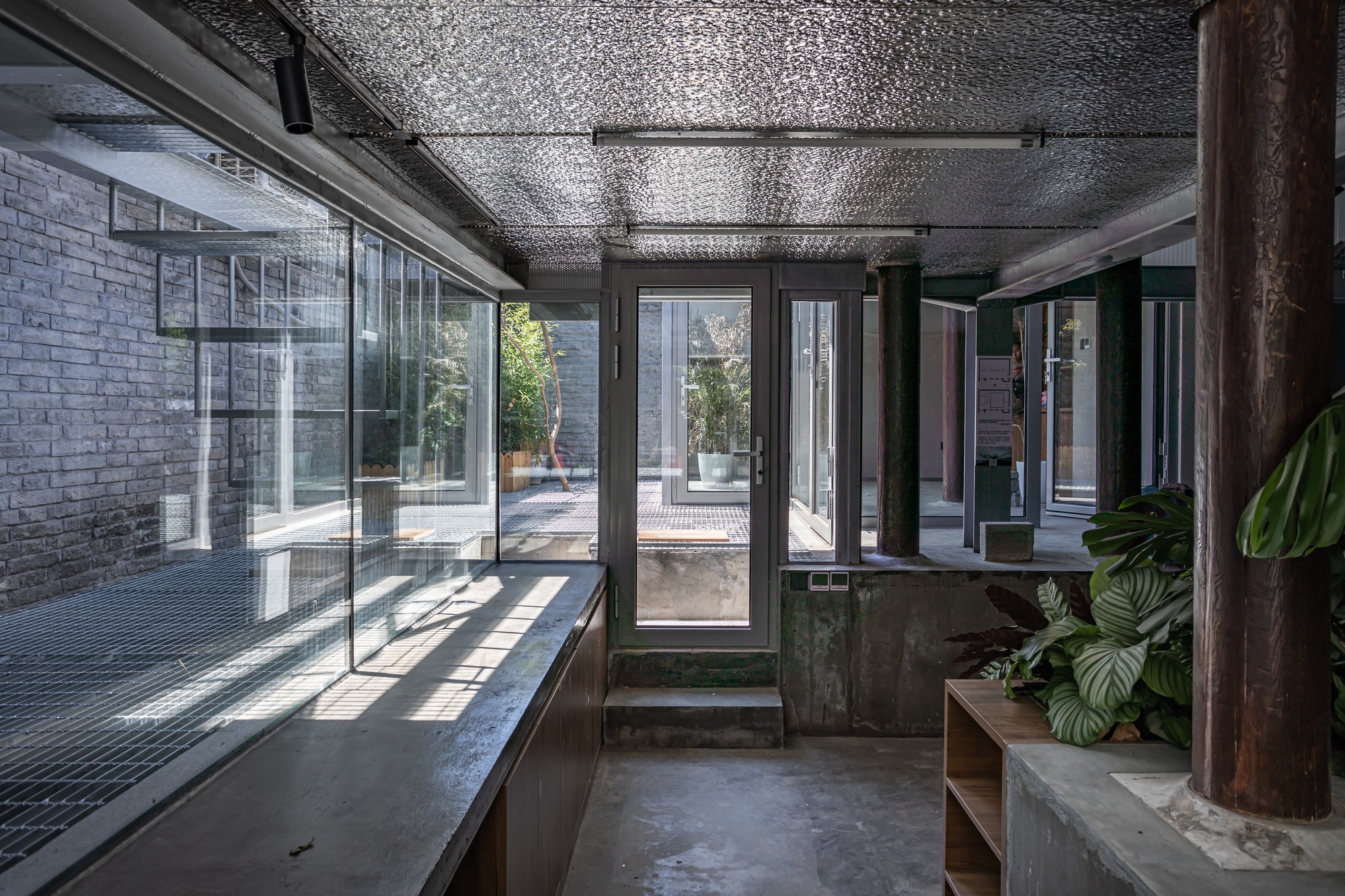 Gallery of Carrying Pole House / Atelier KAI Architects - 14