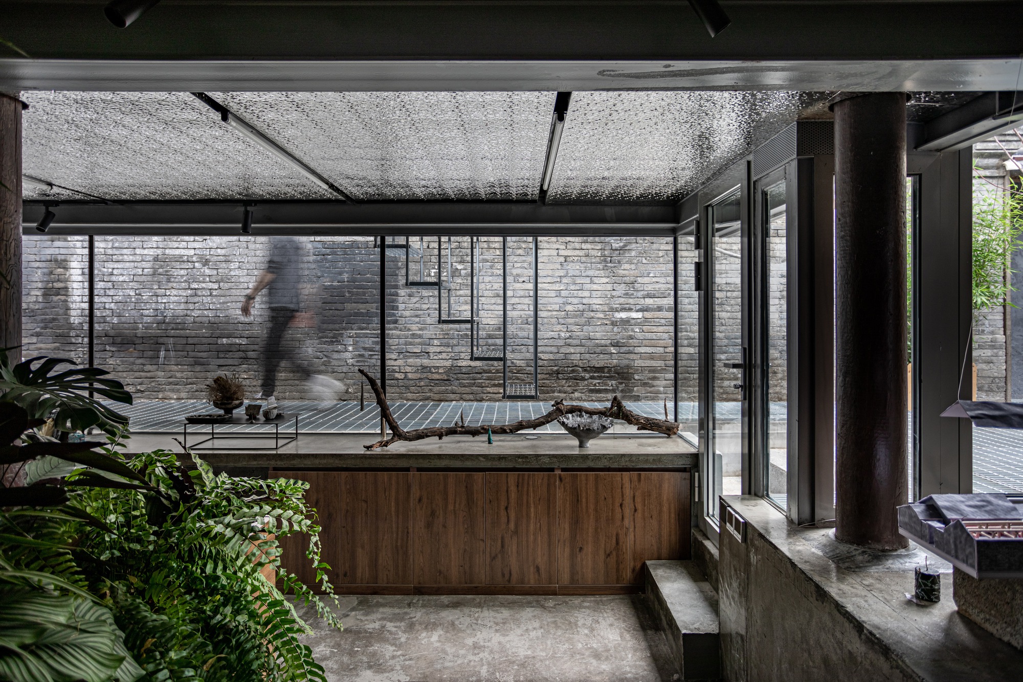 Gallery of Carrying Pole House / Atelier KAI Architects - 19