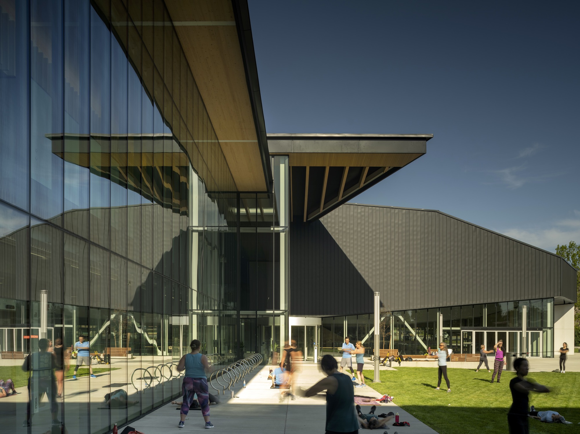 Gallery of təməsew̓txʷ Aquatic and Community Centre / hcma architecture ...