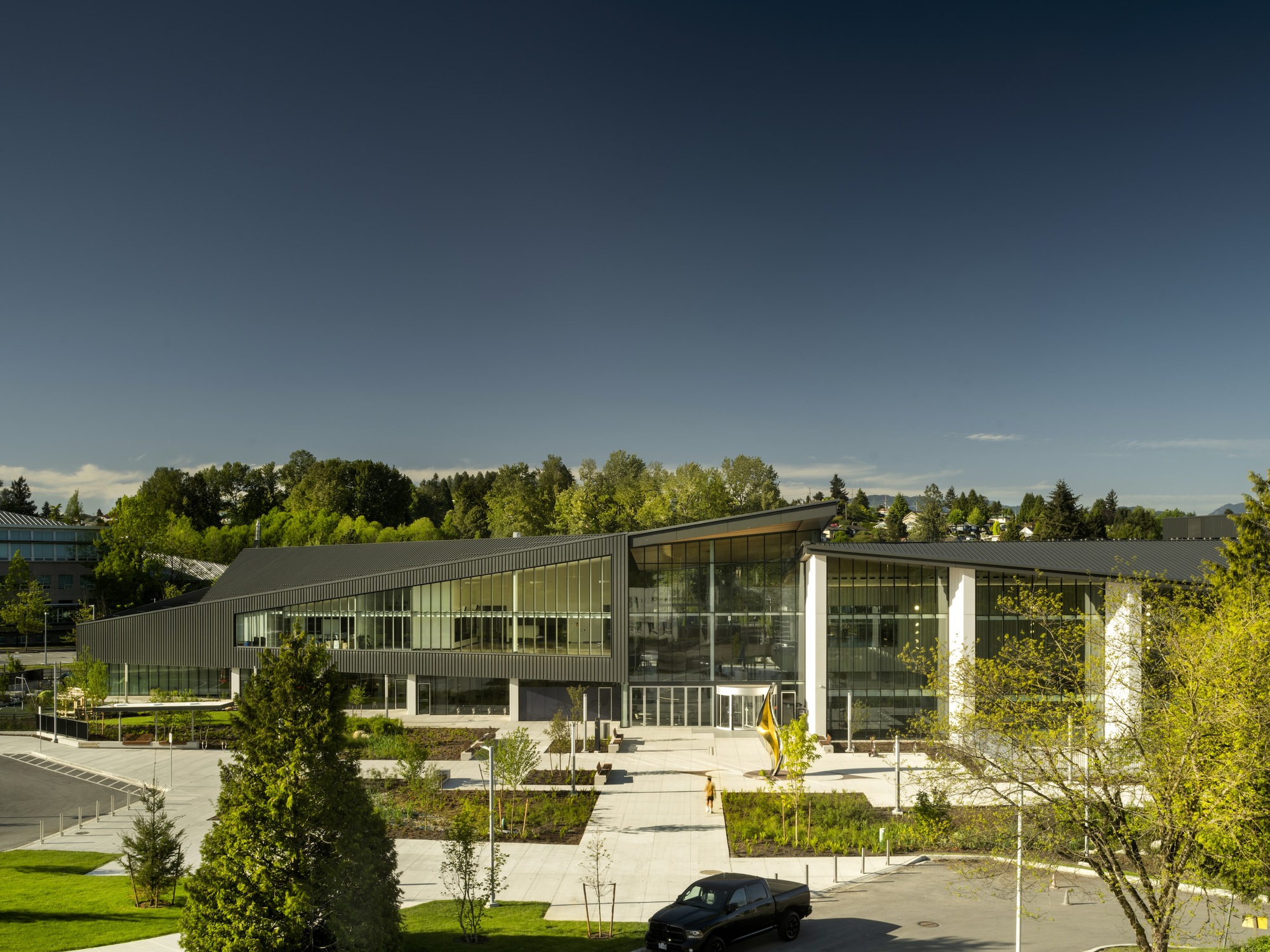 Gallery of təməsew̓txʷ Aquatic and Community Centre / hcma architecture ...