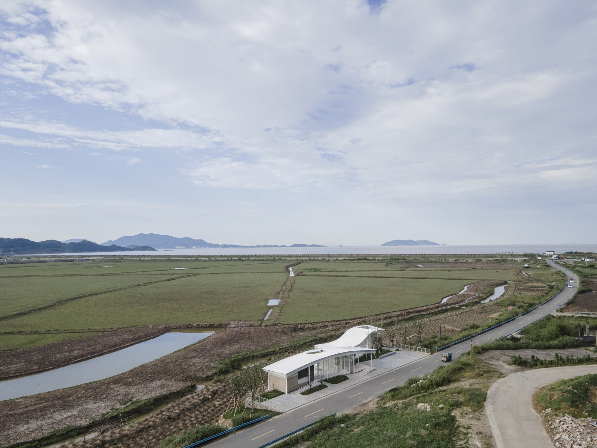 Gallery of Dongdan Grassland “Sea Ruins” Station / Mur Mur Lab - 8