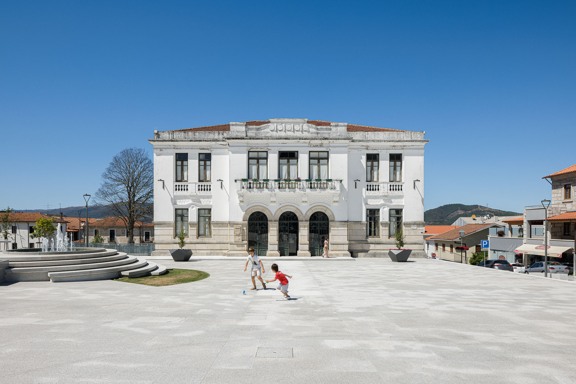 Galeria de Requalificação da Praça do Município de Ribeira de Pena ...
