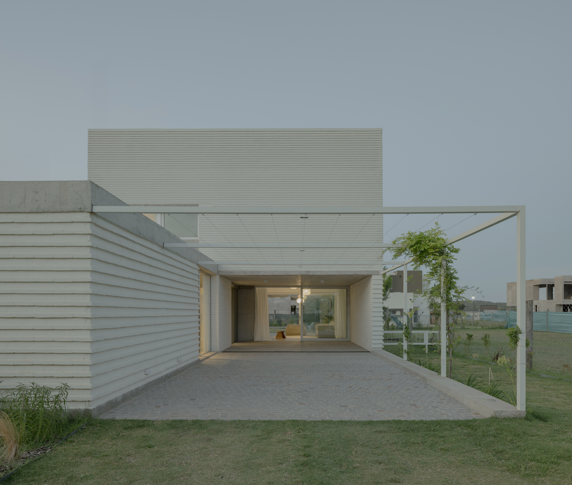 Galería de Casa La Florida / Lezaeta Lavanchy - Benjamín Lezaeta, María ...