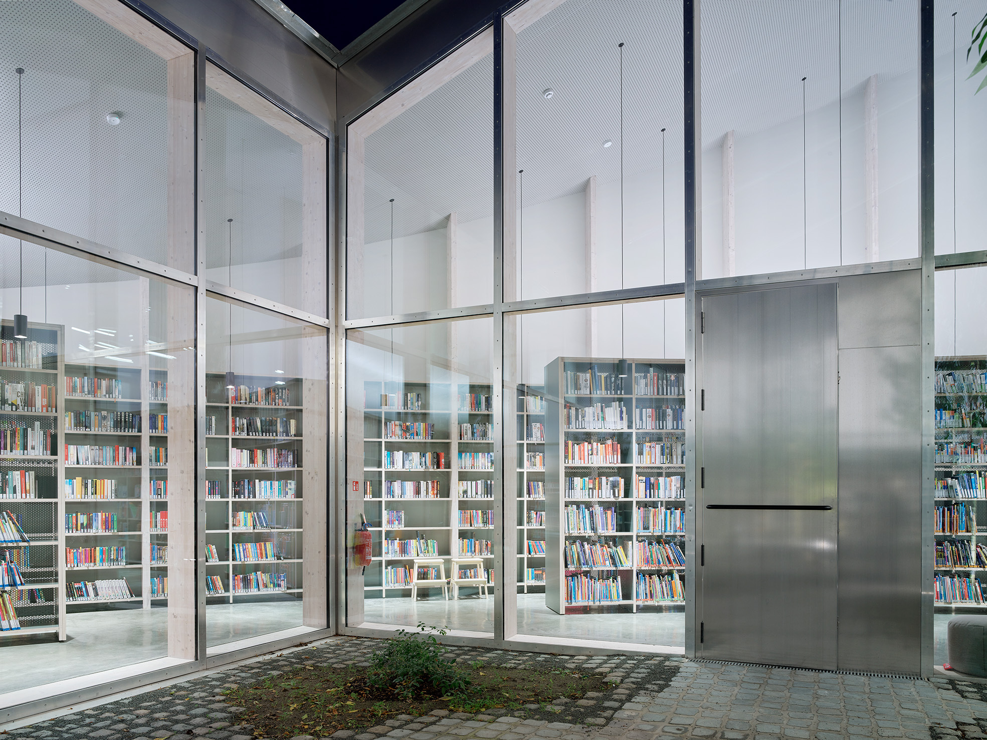 Galería de Biblioteca pública del municipio de Sint-Martens-Latem ...