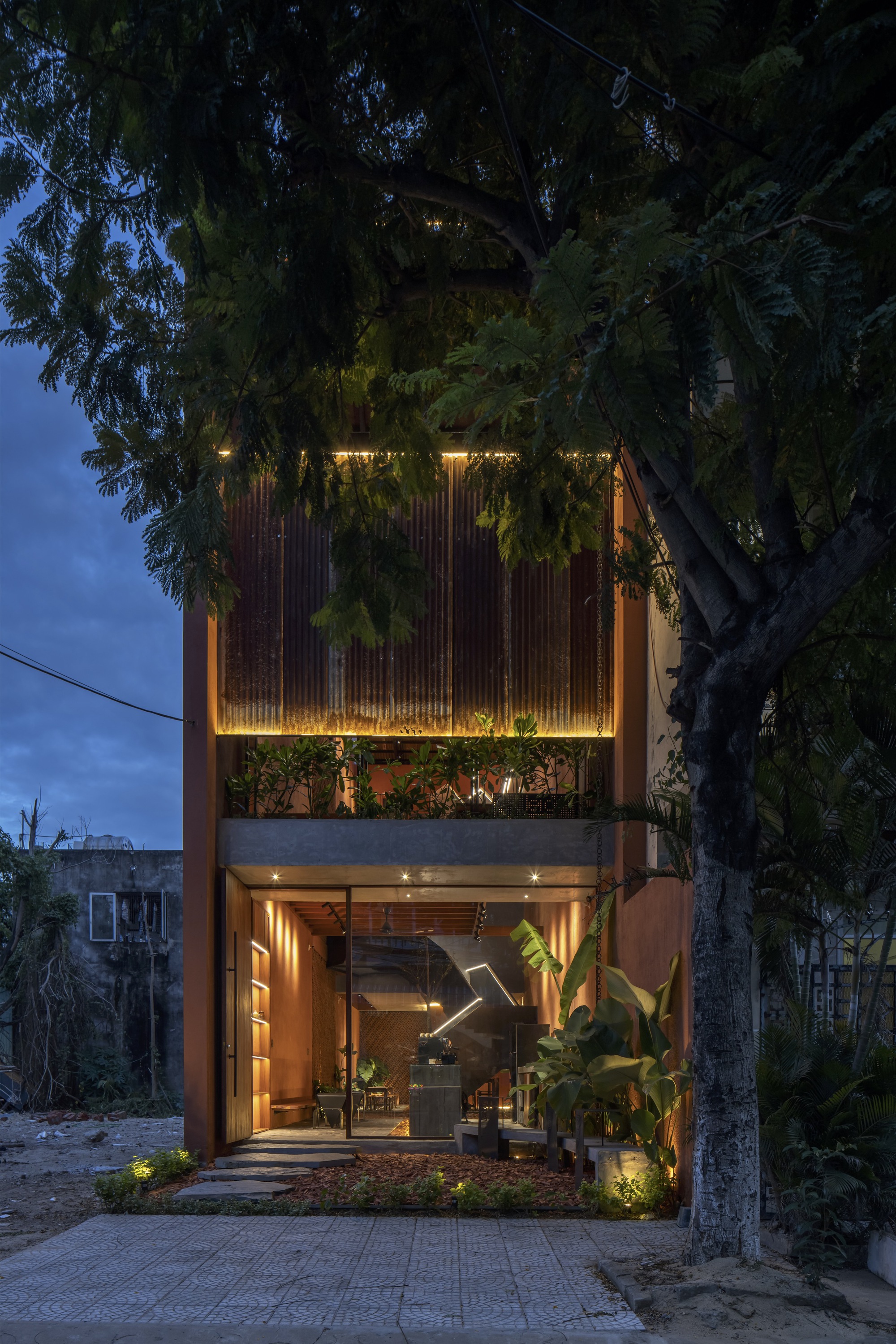 Gallery of Lei Ơi Cà Phê / TRAN TRUNG Architects - 26