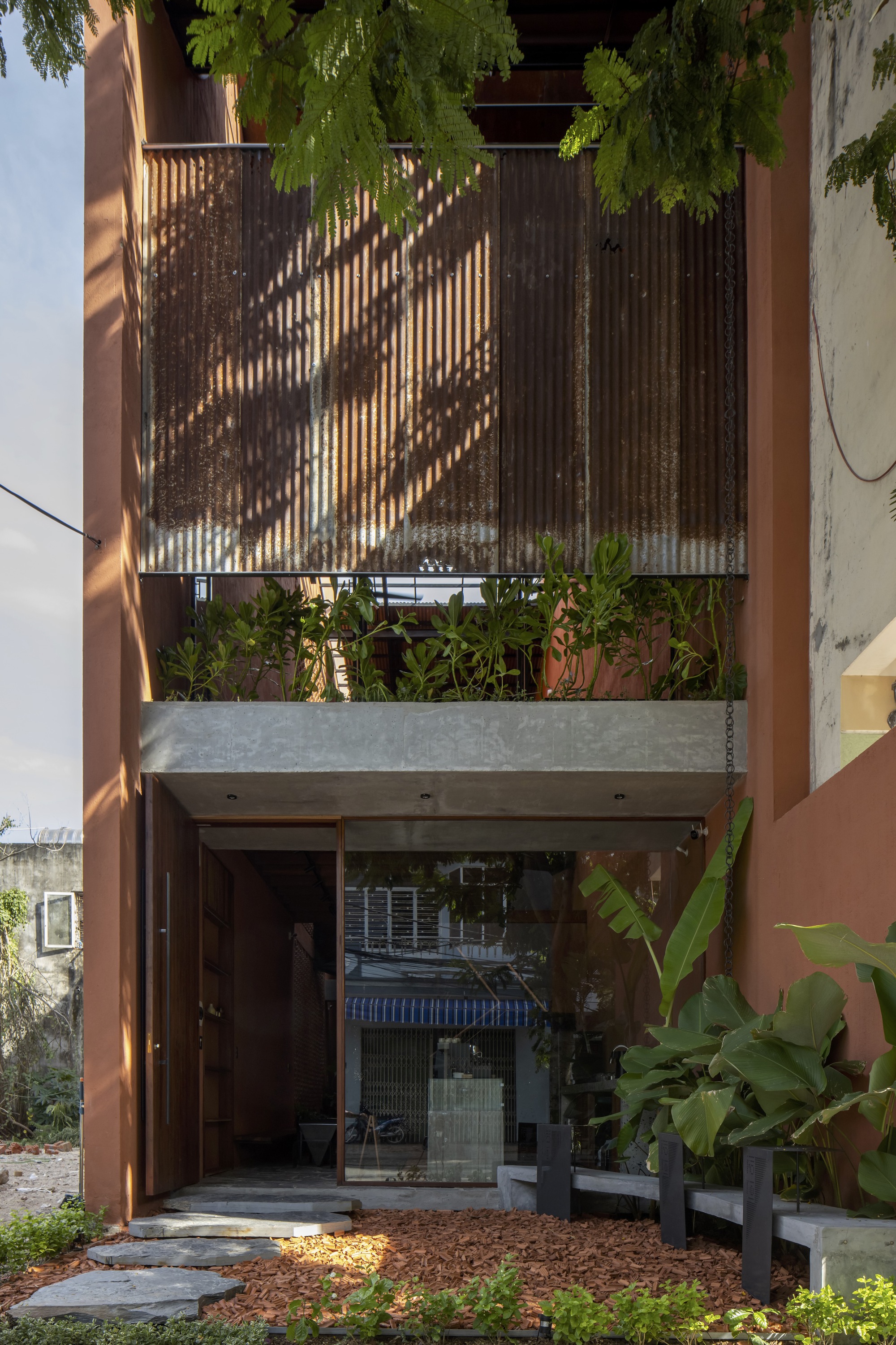 Gallery of Lei Ơi Cà Phê / TRAN TRUNG Architects - 12