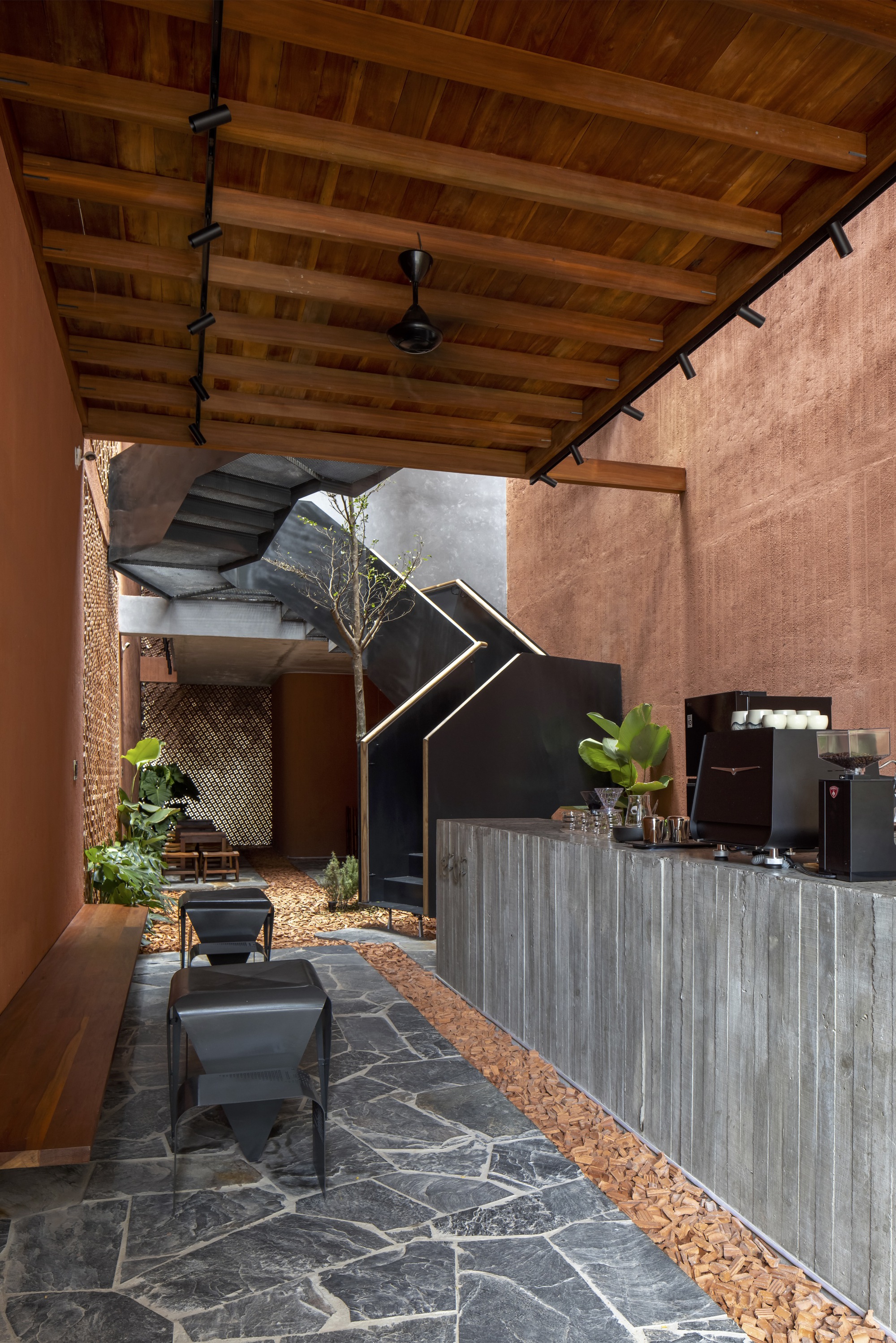 Gallery of Lei Ơi Cà Phê / TRAN TRUNG Architects - 30