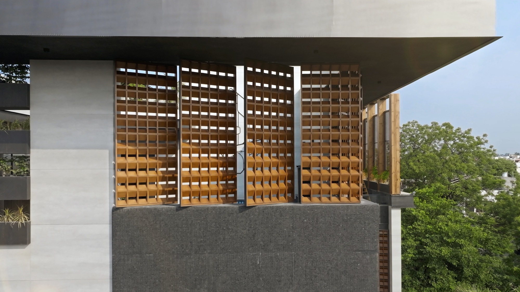 Gallery of The House of Dancing Screens / Spaces Architects @ka - 12