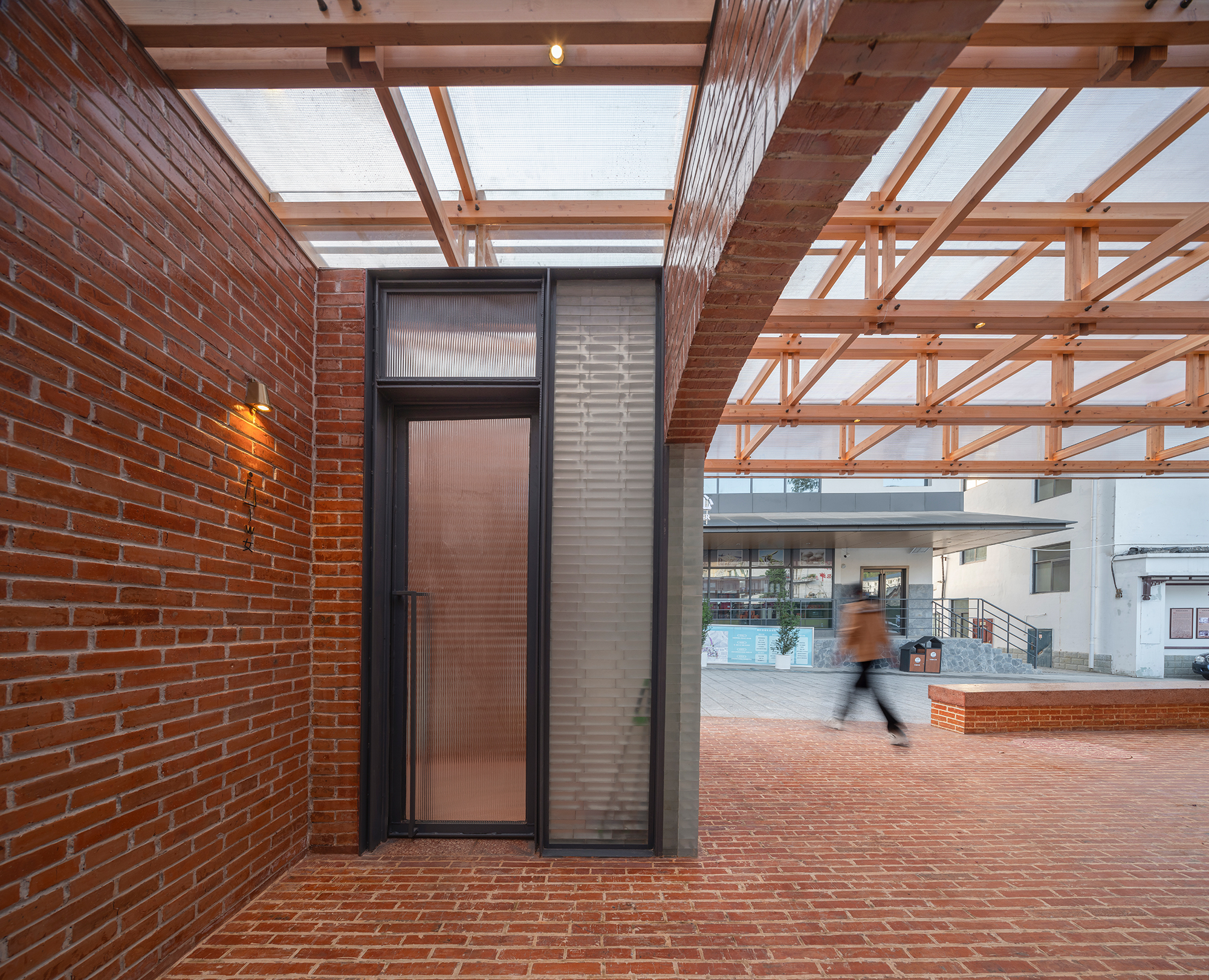 Galería de Baño público de ladrillo rojo / Shulin Architectural Design - 15