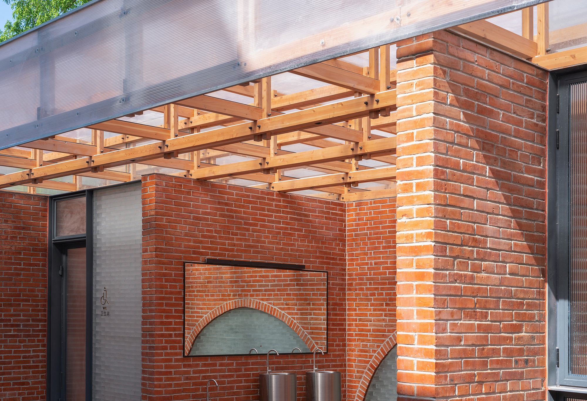 Gallery of Red Brick Public Toilet on Liuba Old Street / Shulin Architectural Design - 11