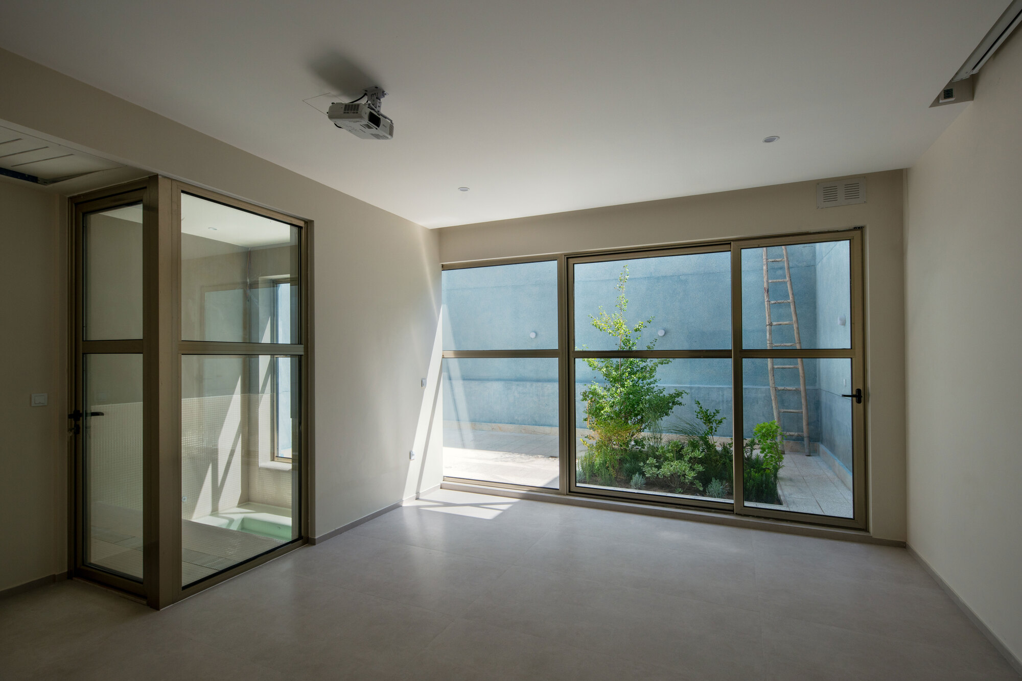 Gallery of Karaoke House / Man Office - 13