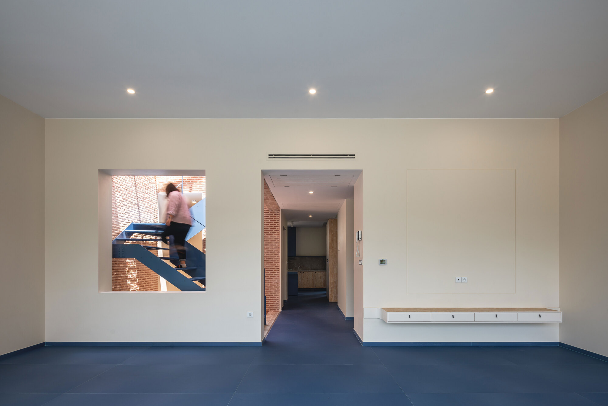 Gallery of Karaoke House / Man Office - 4