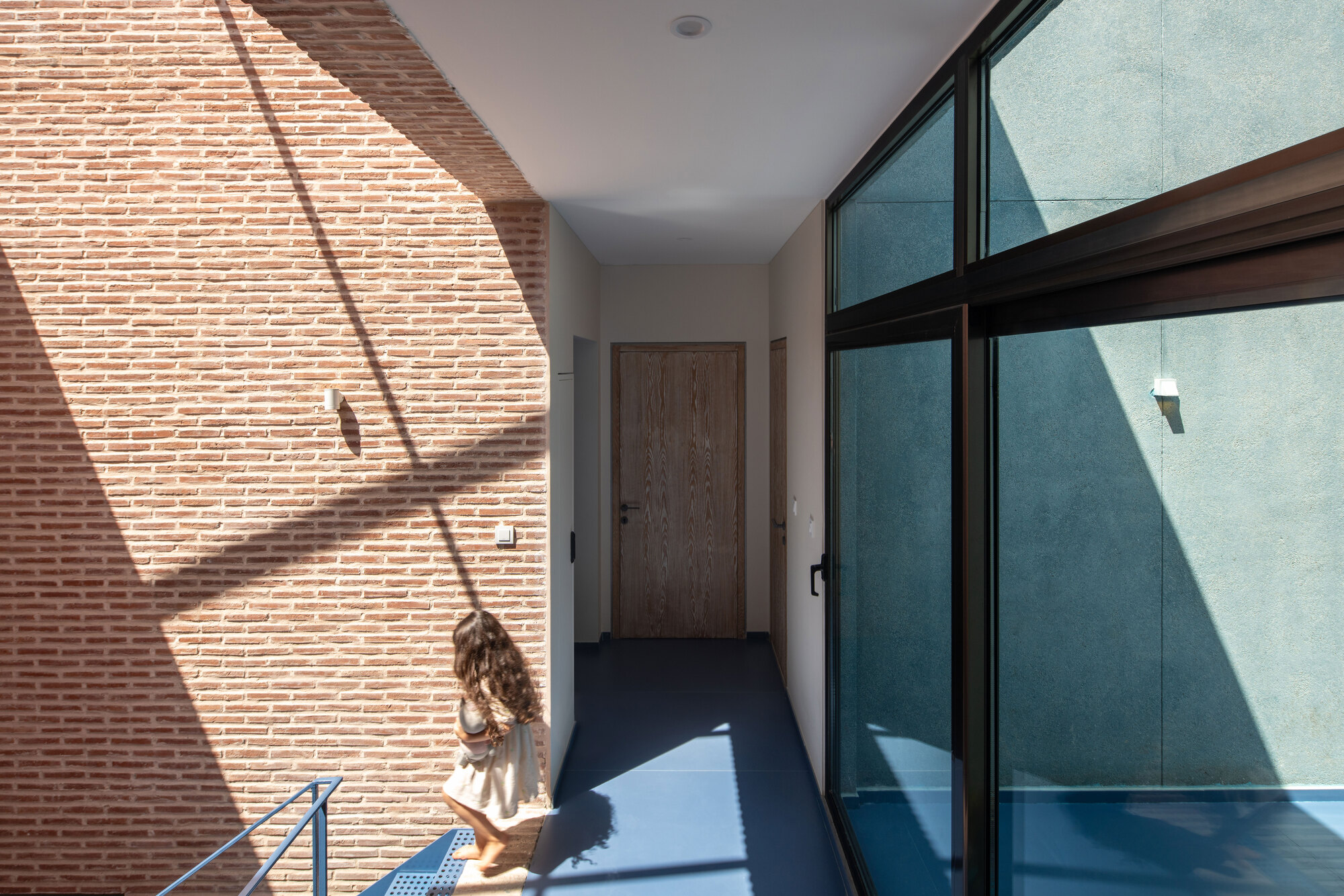 Gallery of Karaoke House / Man Office - 7