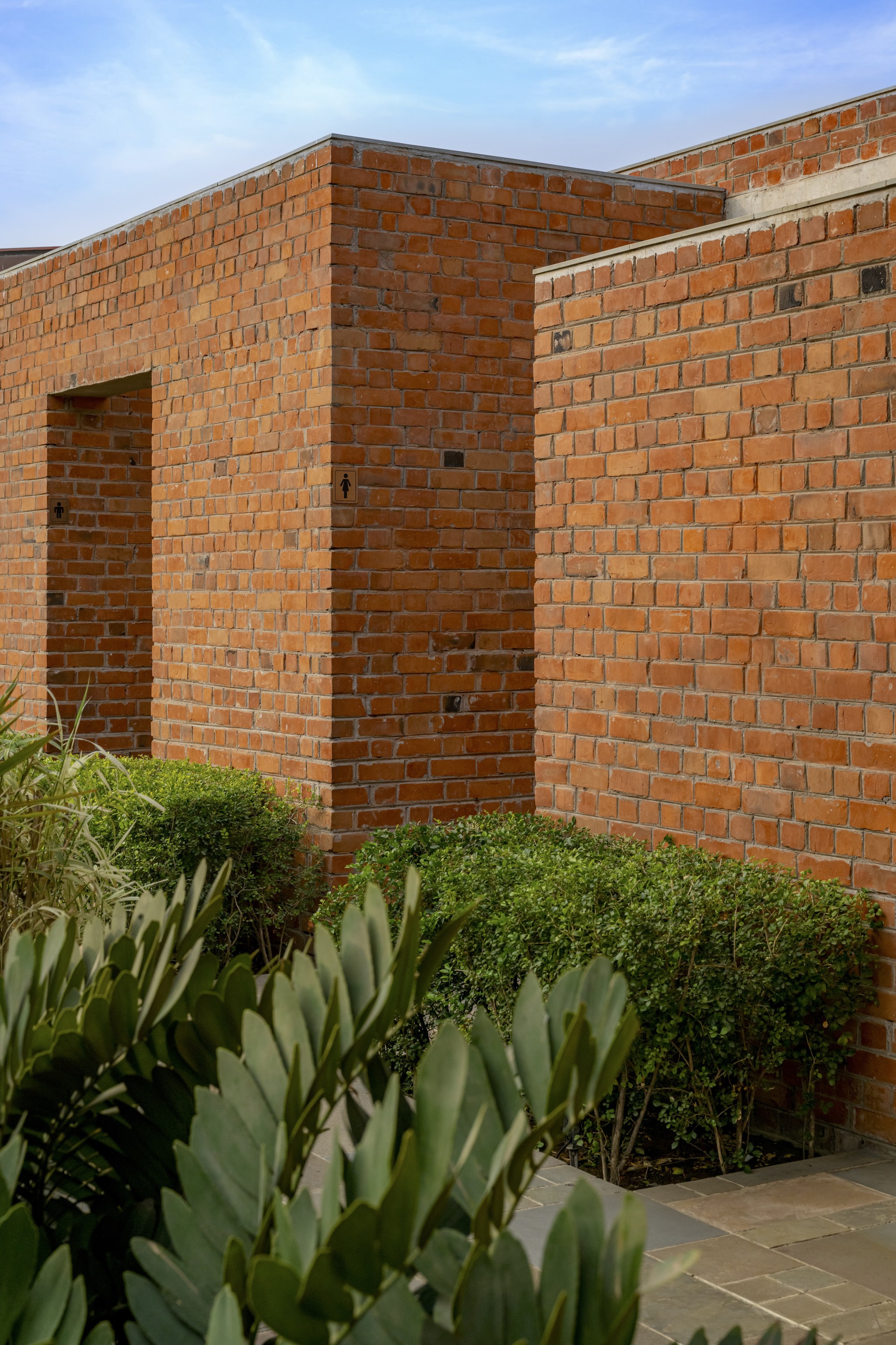 Gallery of Under The Neem Tree Restaurant / Hiren Patel Architects - 17