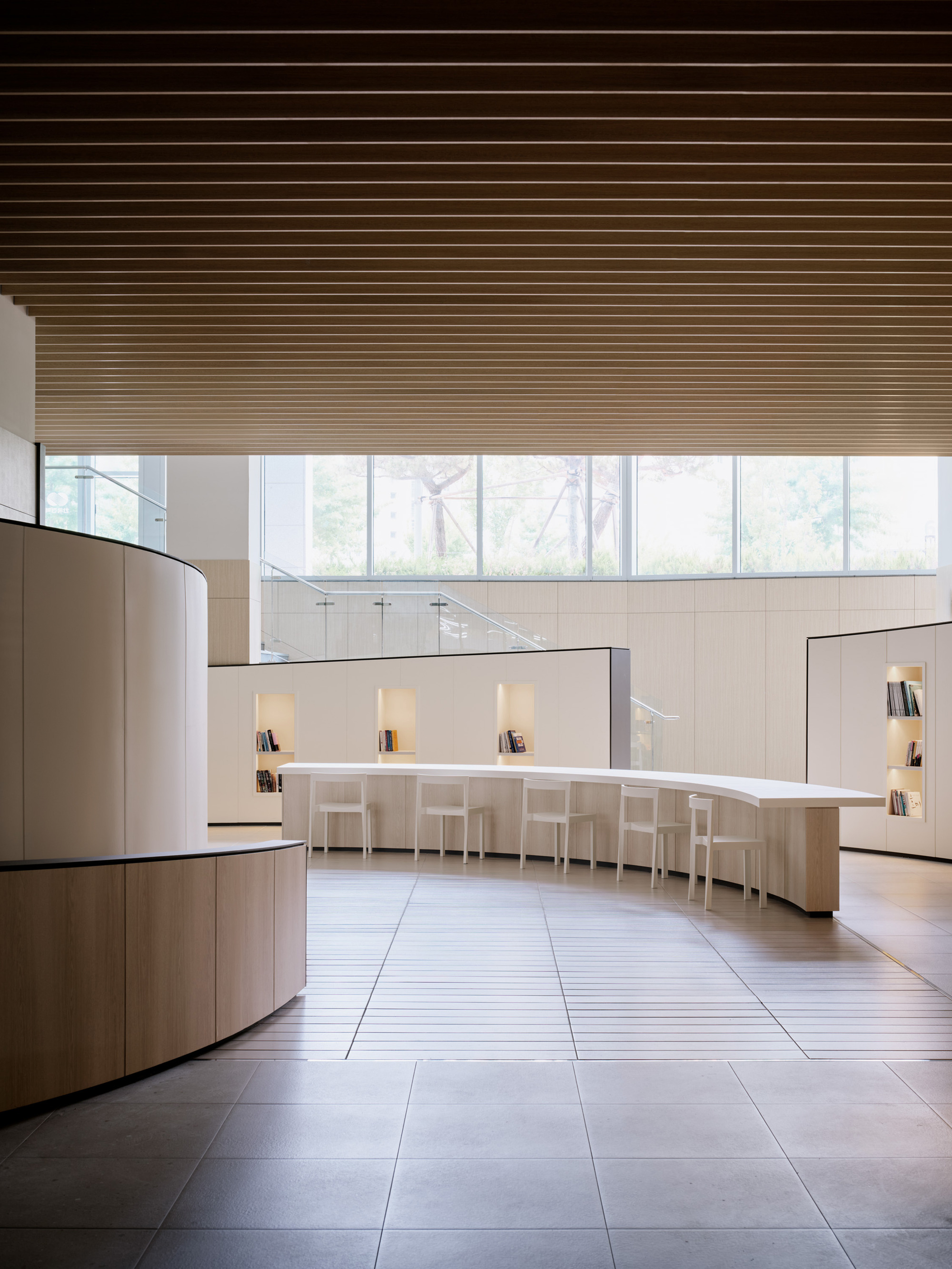 Gallery of KEPCO Community Lounge / STUDIO I'll - 8