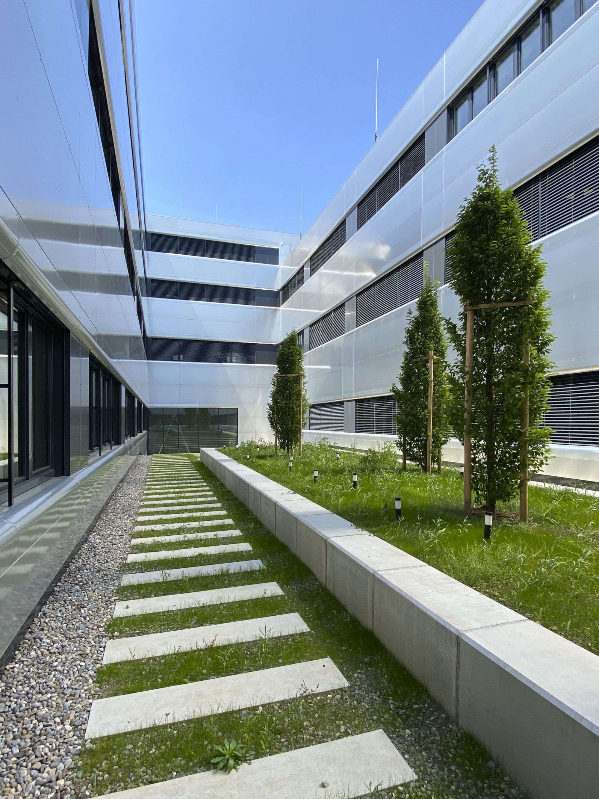 Gallery of ZUR3 Data Center / Gruner&Friends - 4