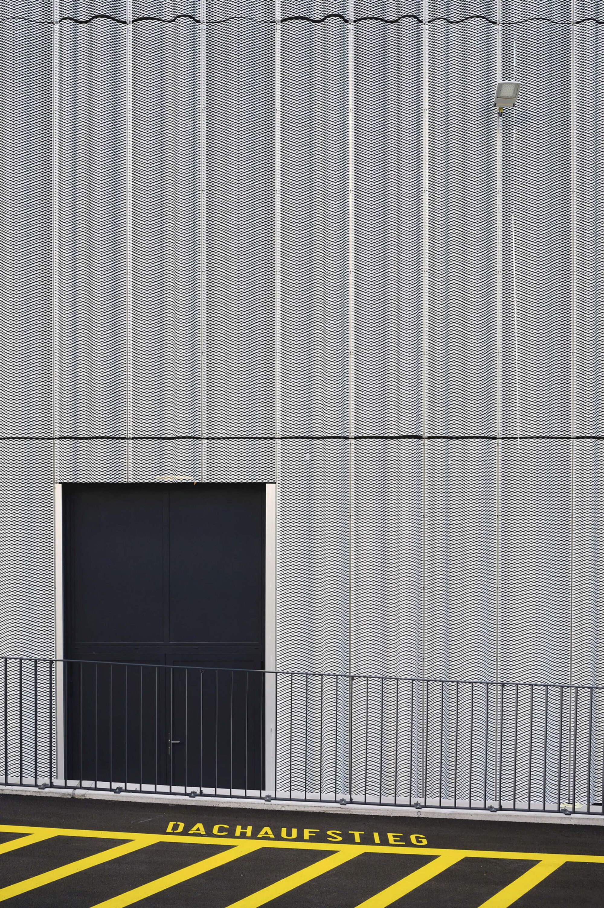 Gallery of ZUR3 Data Center / Gruner&Friends - 11