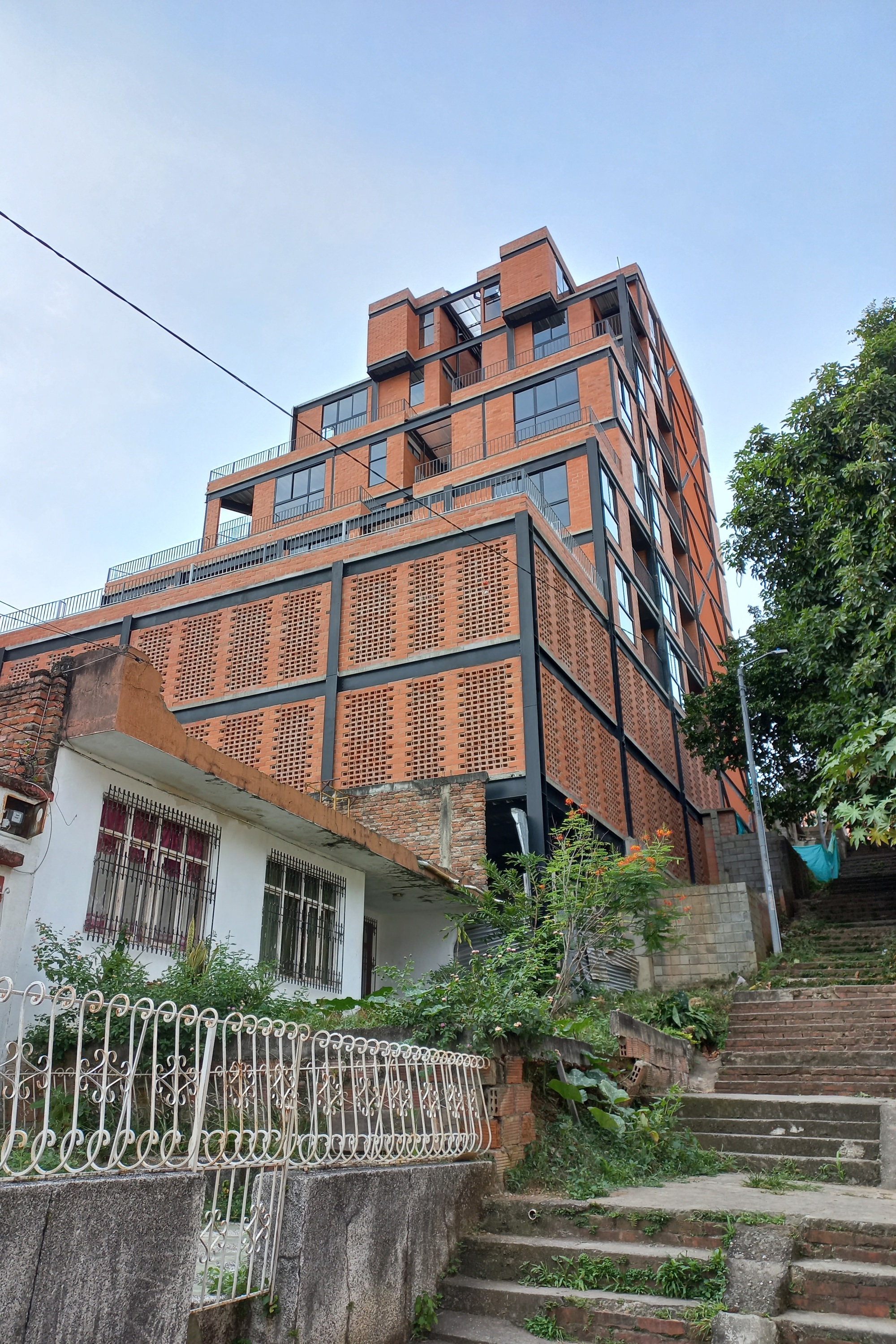 Galería de Edificio Asociativo 7 Esquinas / Estudio APLG - 9