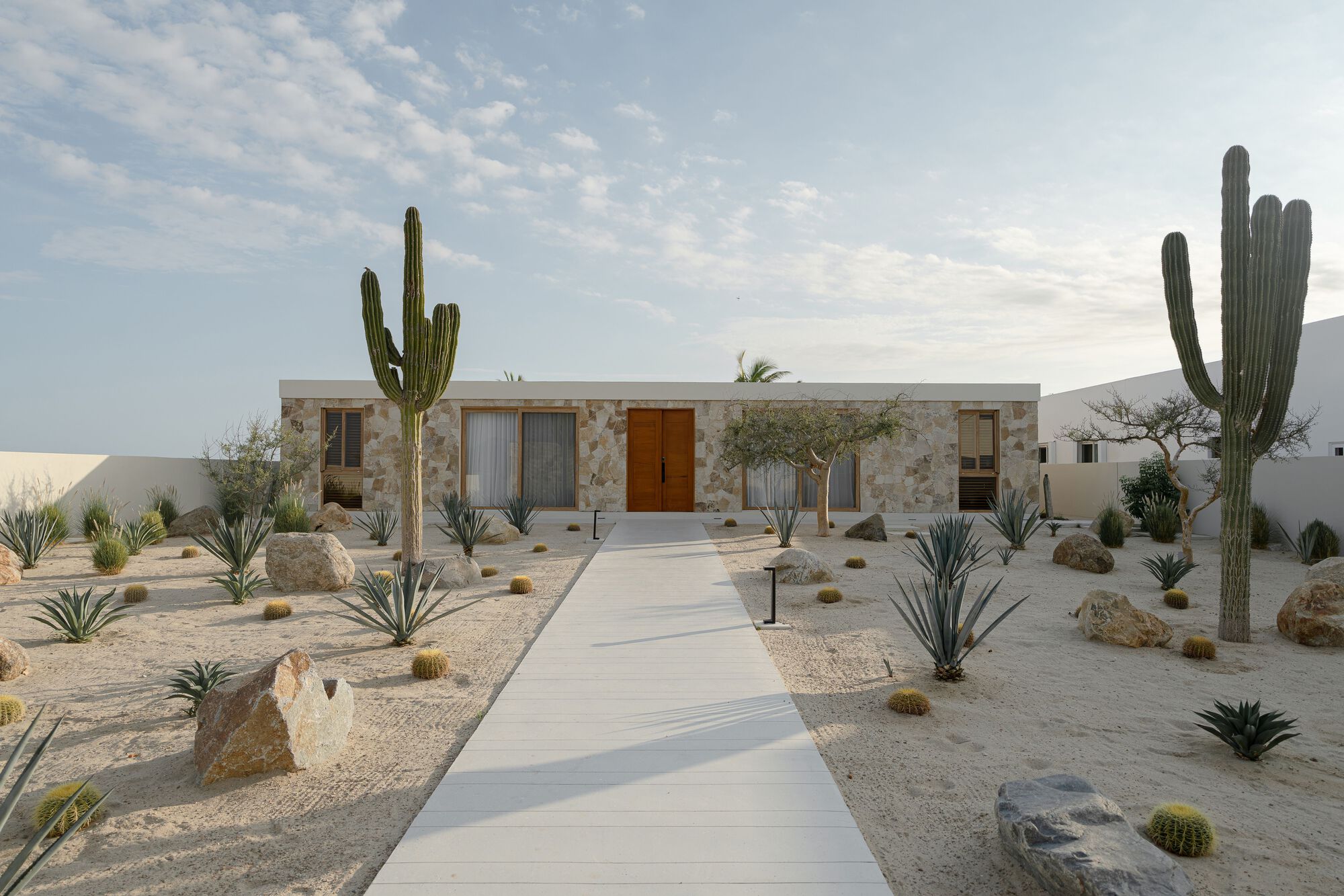 Gallery of Suna House / YDR estudio - 7