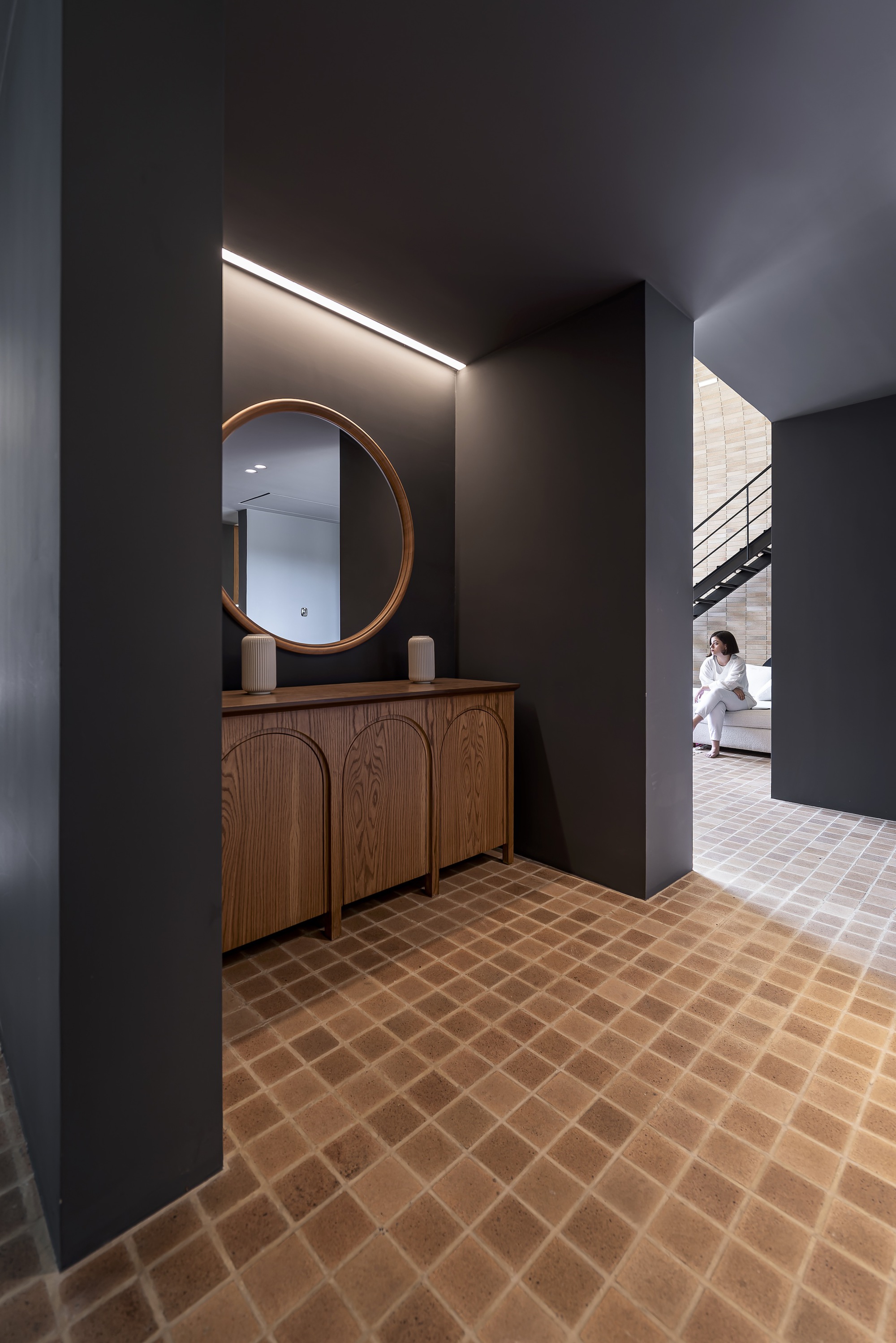 Gallery of Dehkadeh Iwan House / Super Void Space - 13