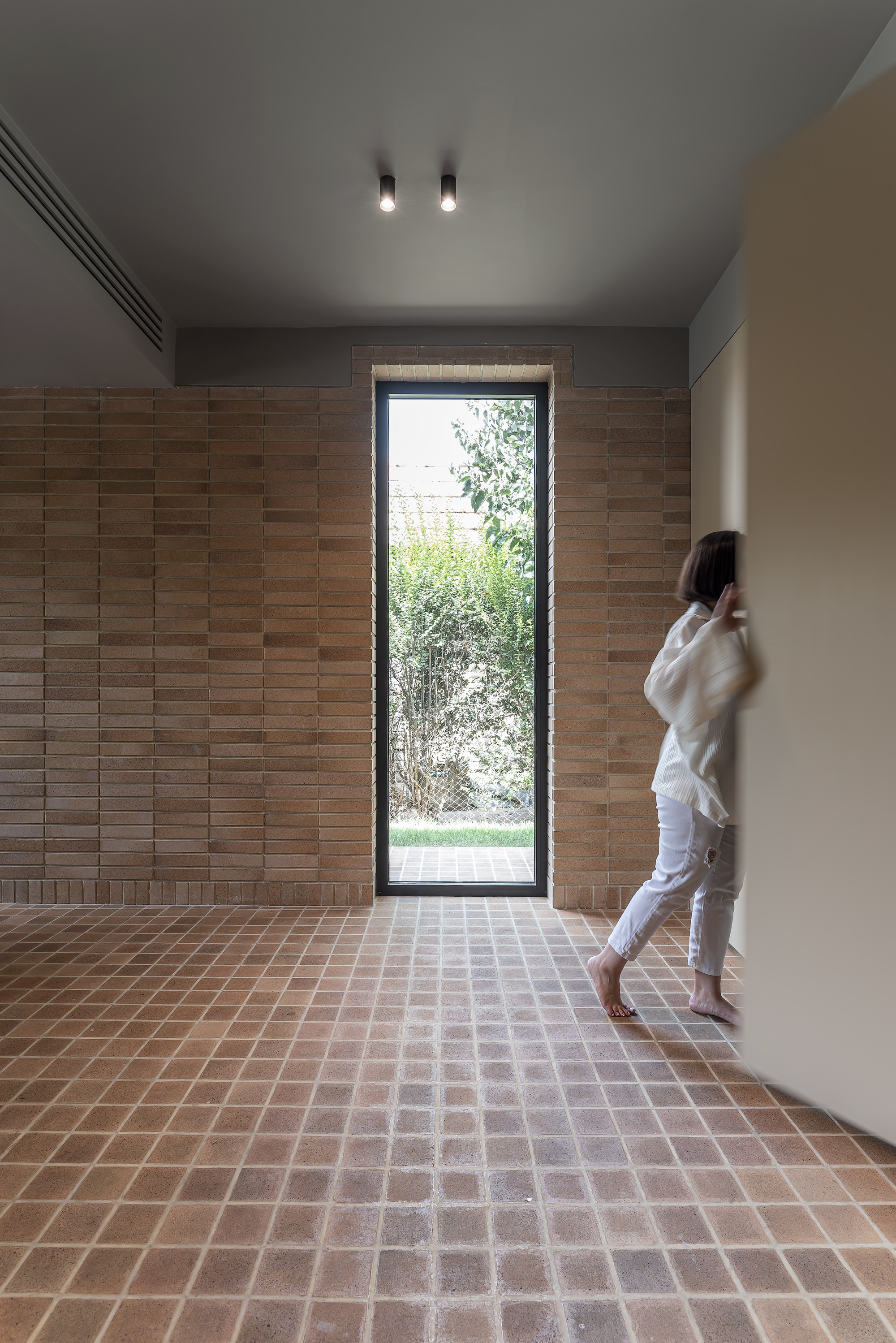 Gallery of Dehkadeh Iwan House / Super Void Space - 11