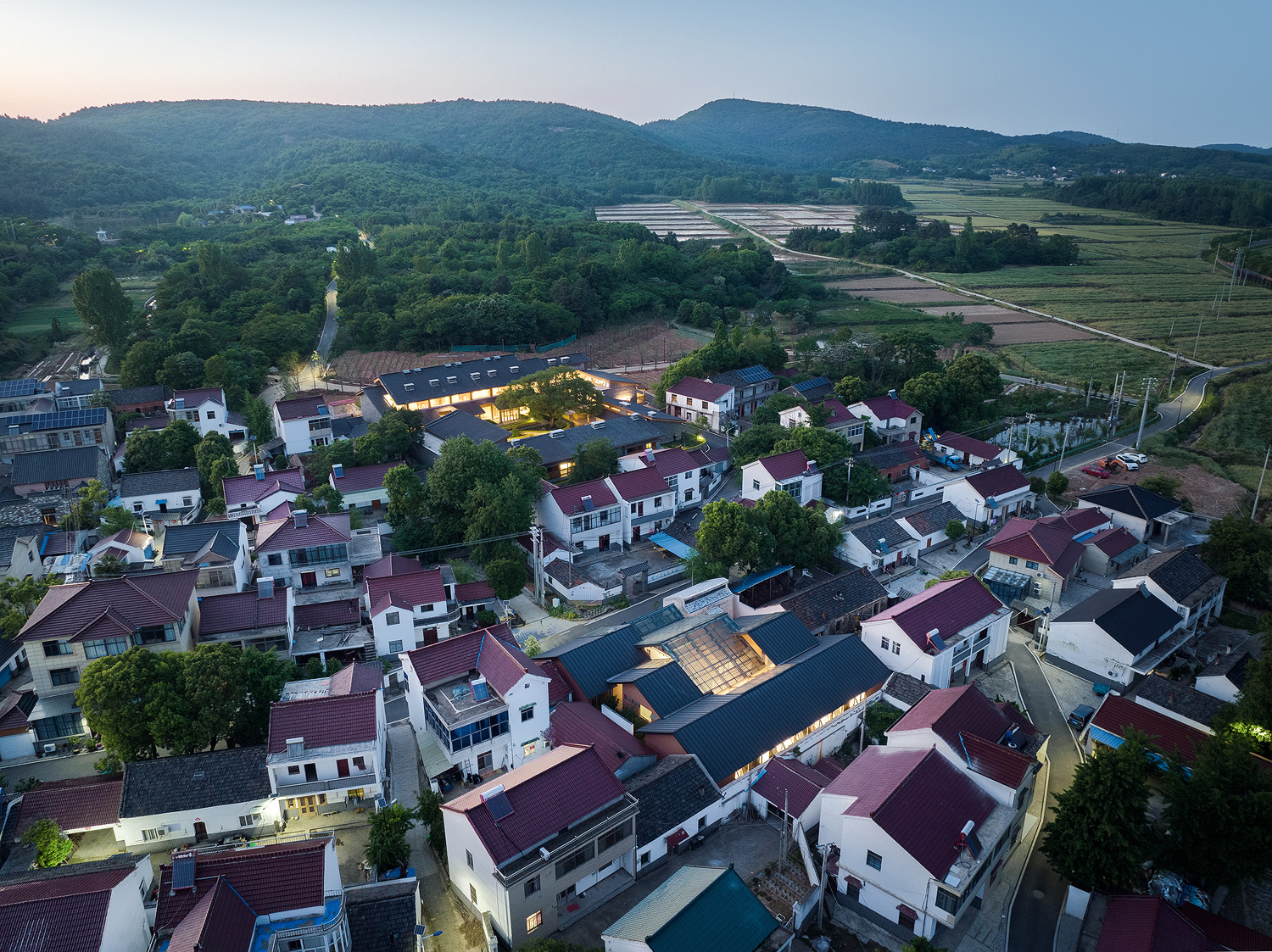 Gallery of Villagers' Activity Center in Lijiashan Village / AESEU ...