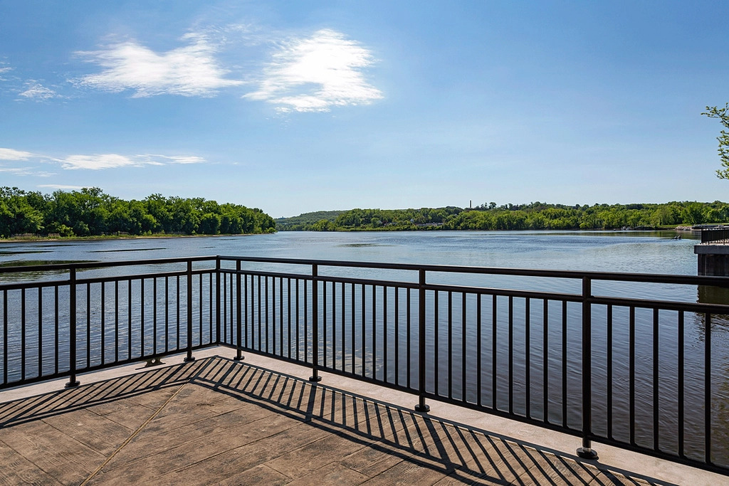 Gallery of How Do Railings Elevate Landscape Design? - 3