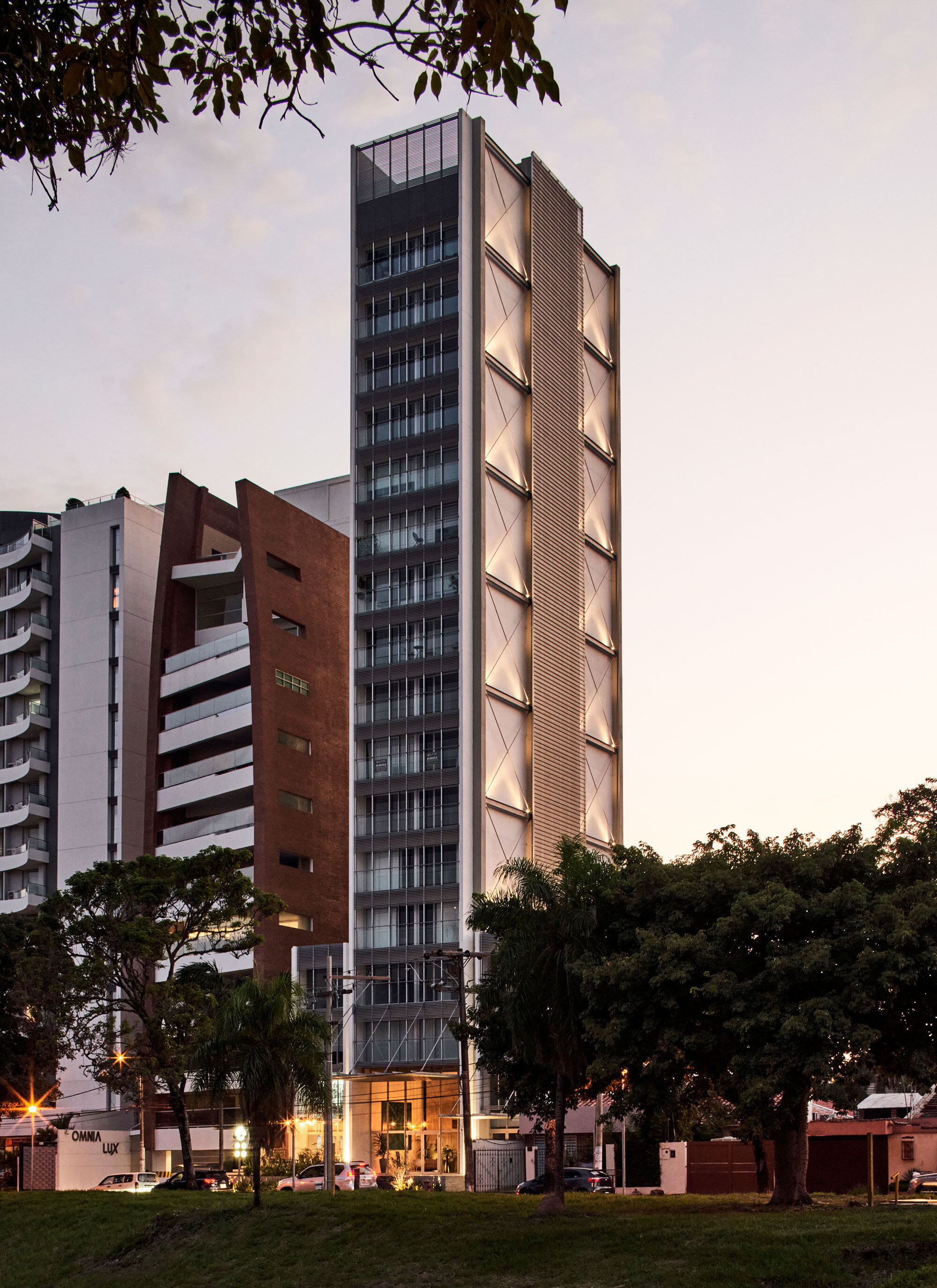 Galería de Edificio Quartier Isuto / Sommet - 13