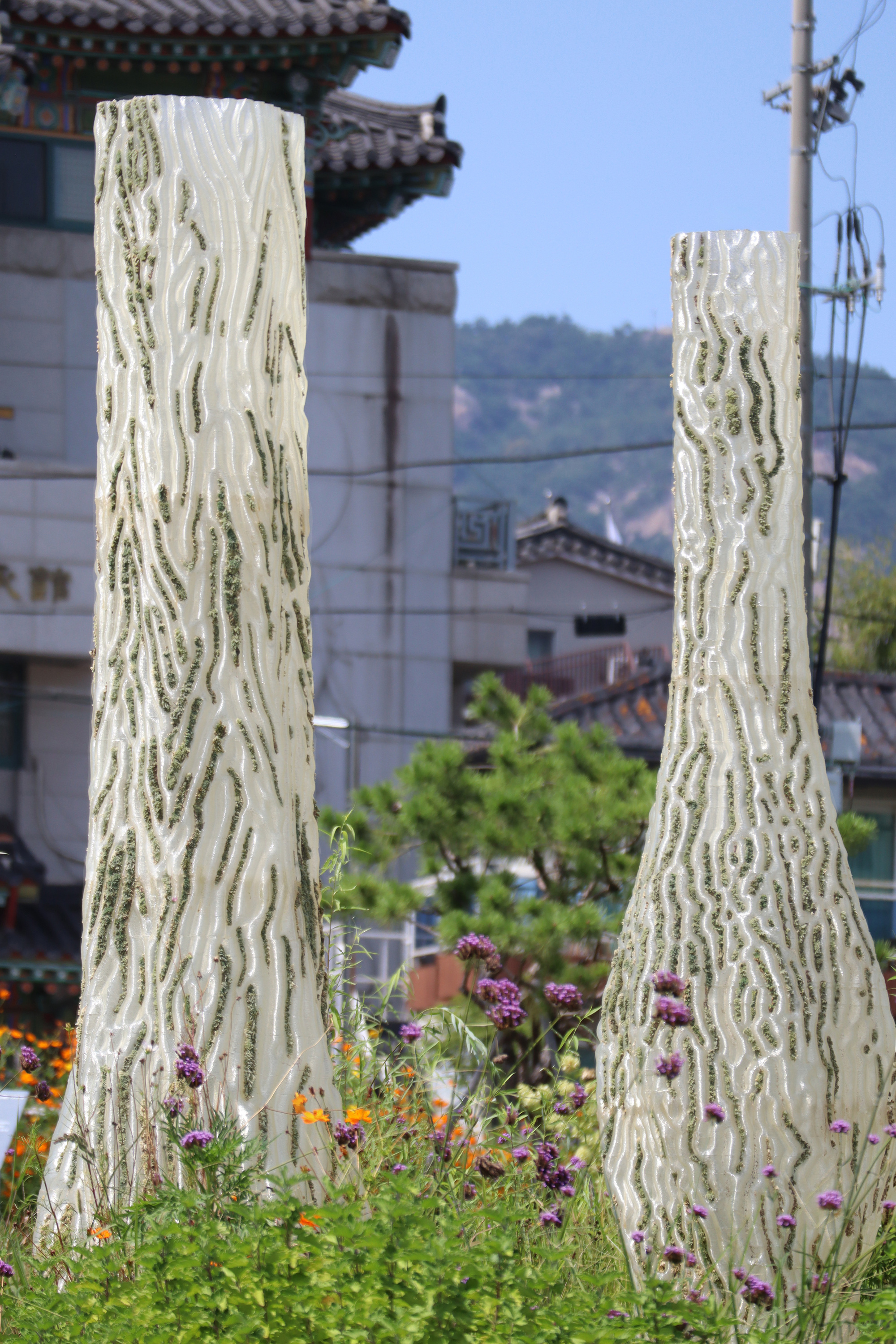 Gallery of Moss Columns / Yong Ju Lee Architecture - 7