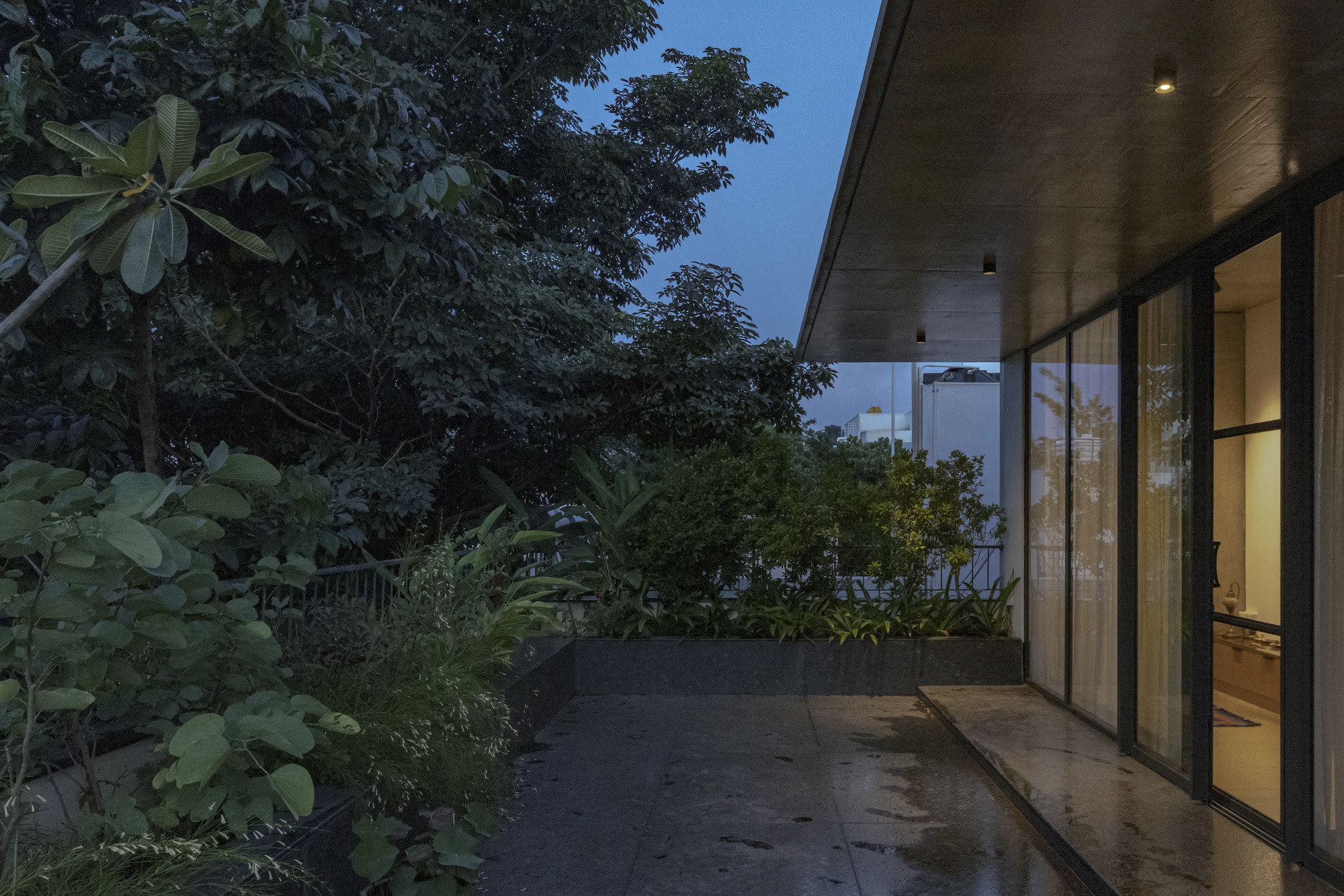 Gallery of ANIKETANA House / KASA DESIGN COLLECTIVE - 15