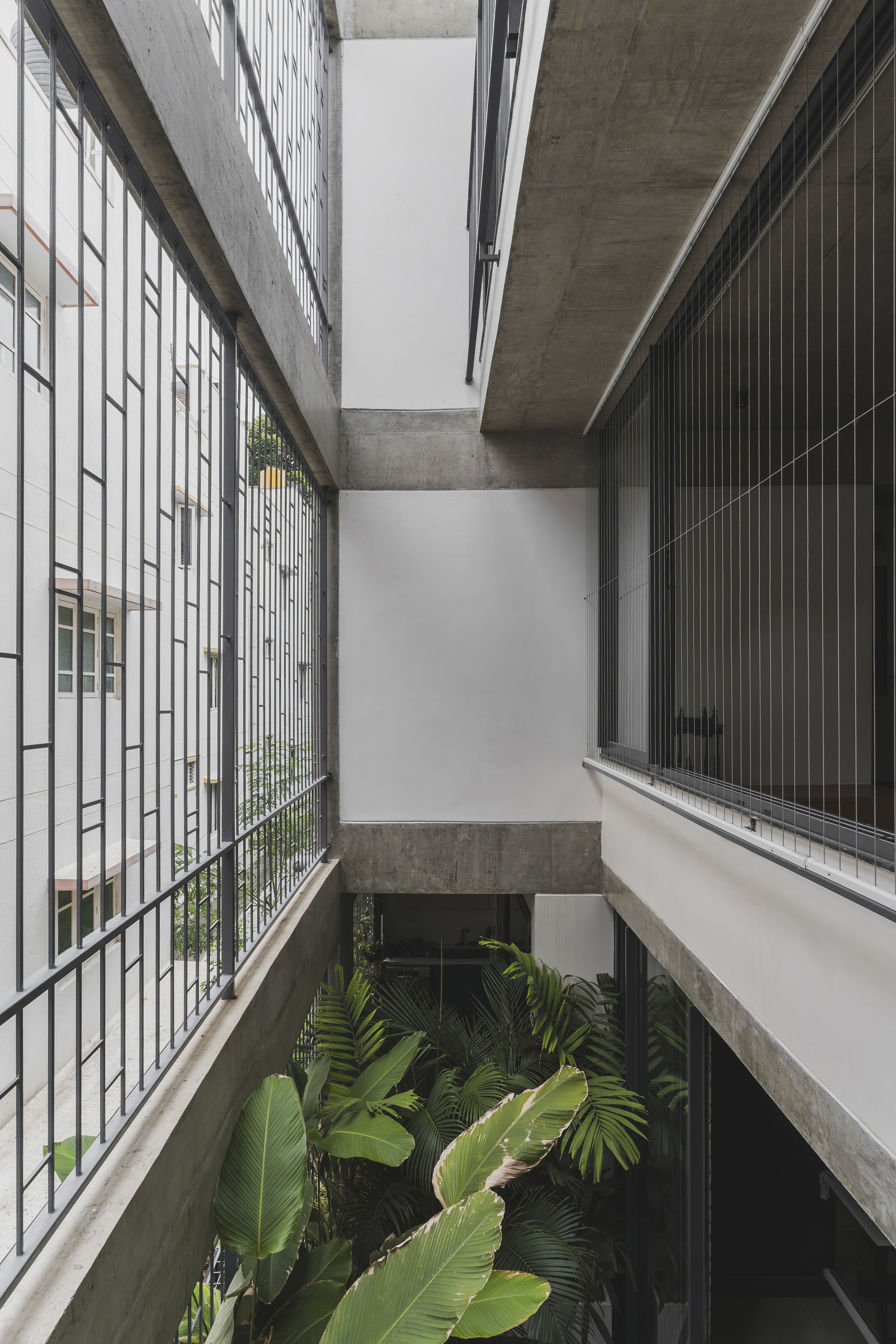 Gallery of ANIKETANA House / KASA DESIGN COLLECTIVE - 7