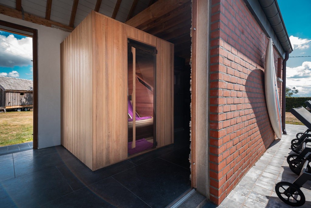 Gallery of Curves of Comfort: Ergonomic Infrared Sauna Lounges ...