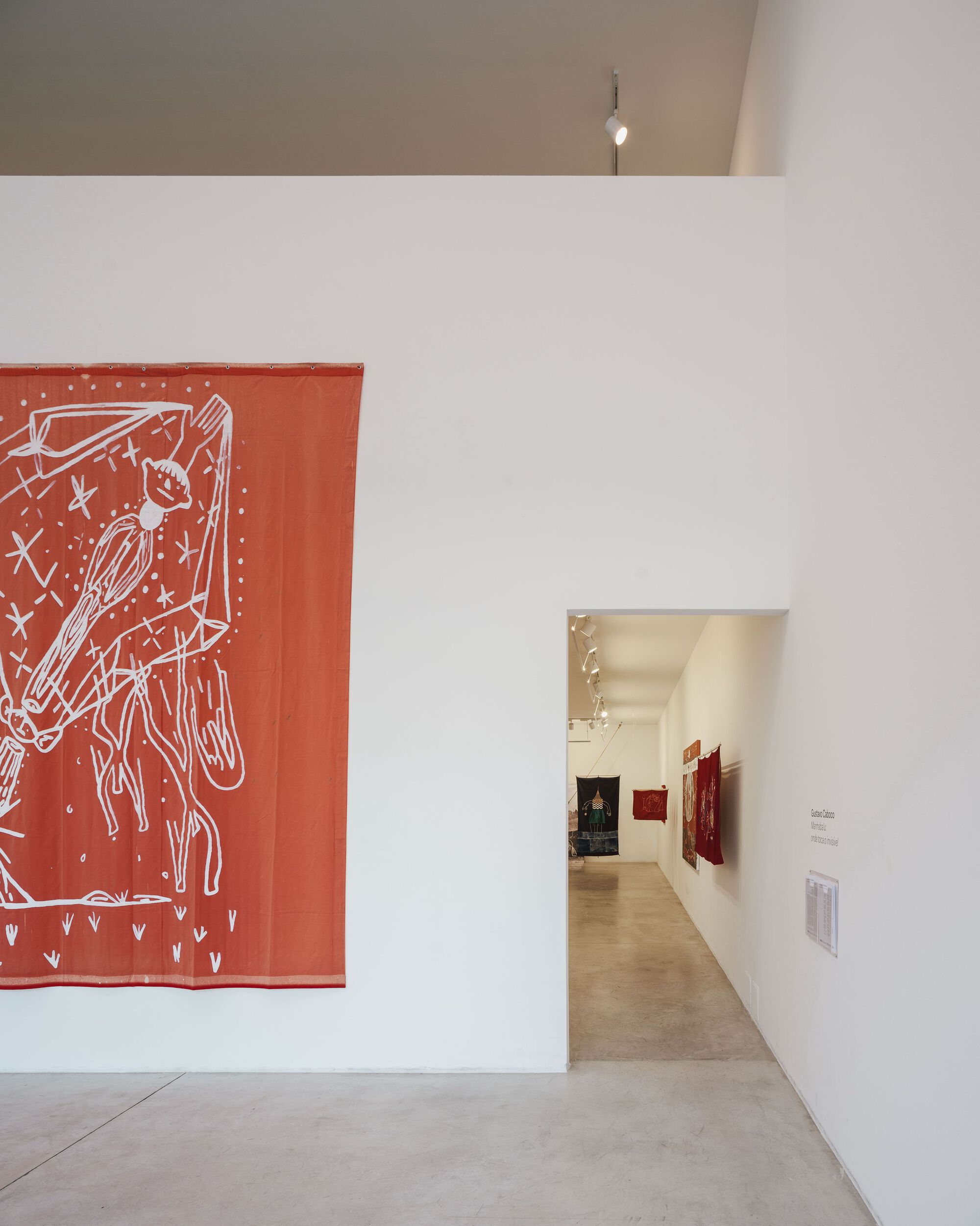 Galeria de Galeria Millan – Reforma do Edifício Original / Undiú - 11