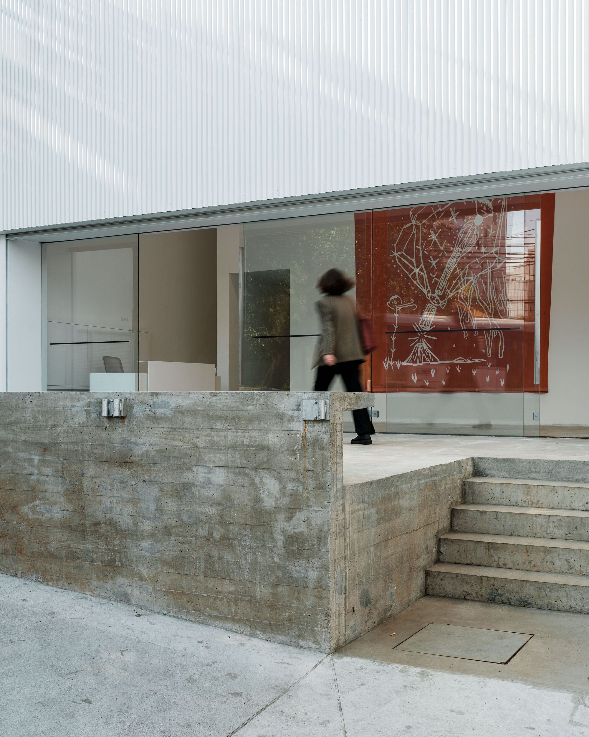 Galeria de Galeria Millan – Reforma do Edifício Original / Undiú - 10