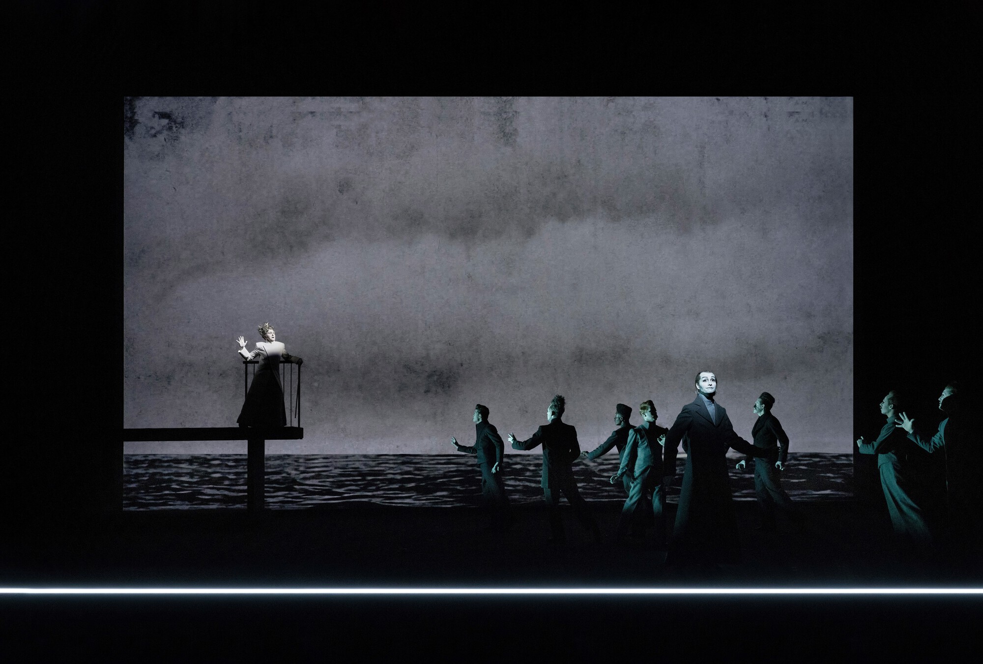 Gallery of Light as an Active Participant in Space: Robert Wilson’s ...