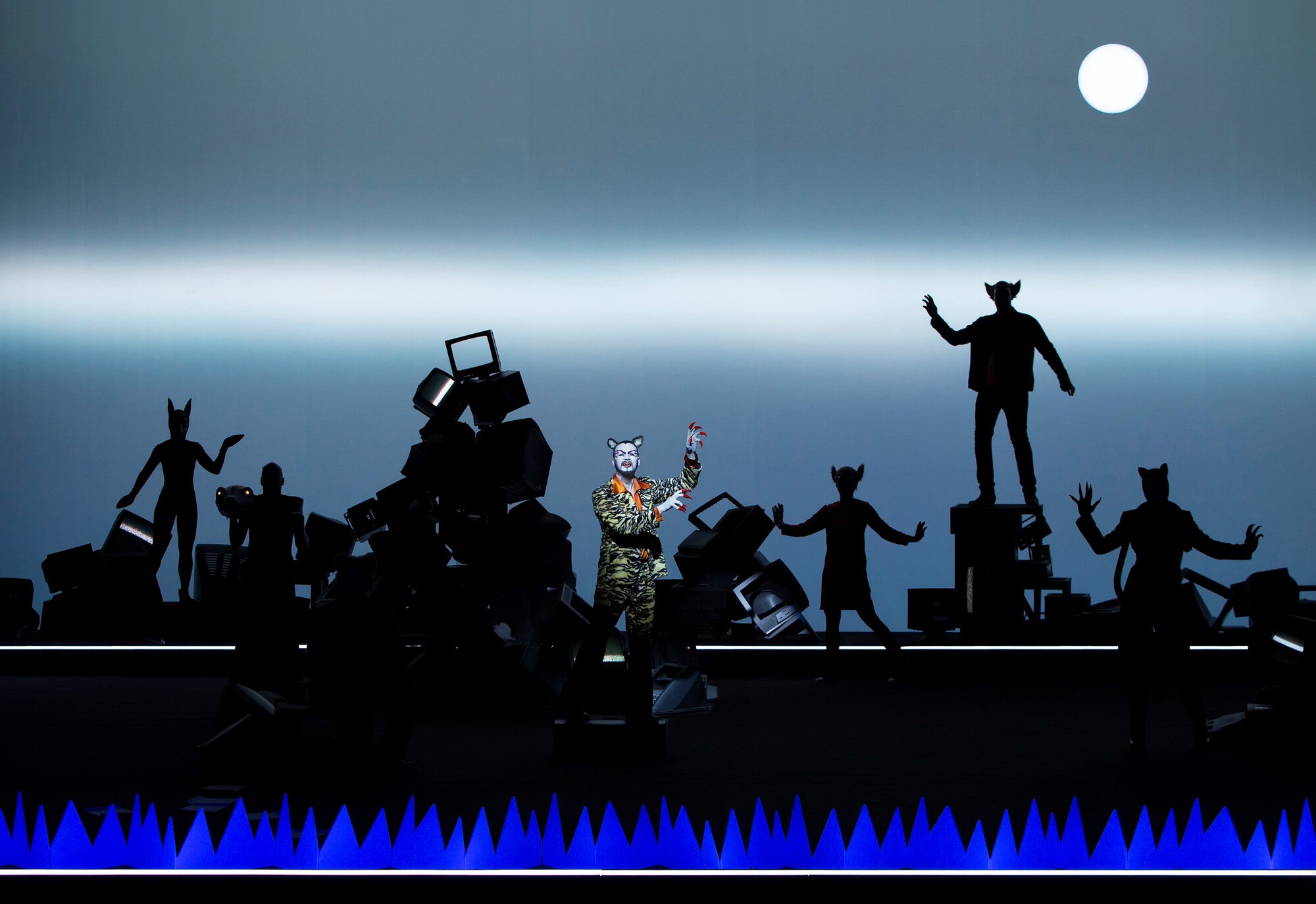 Gallery of Light as an Active Participant in Space: Robert Wilson’s ...